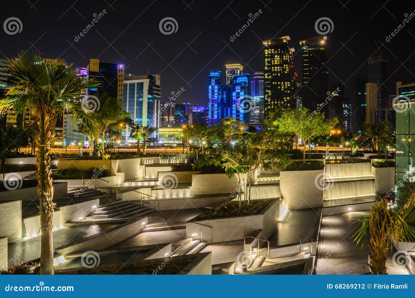 Cidade De Doha, Catar Na Noite Foto de Stock - Imagem de persa, centro ...