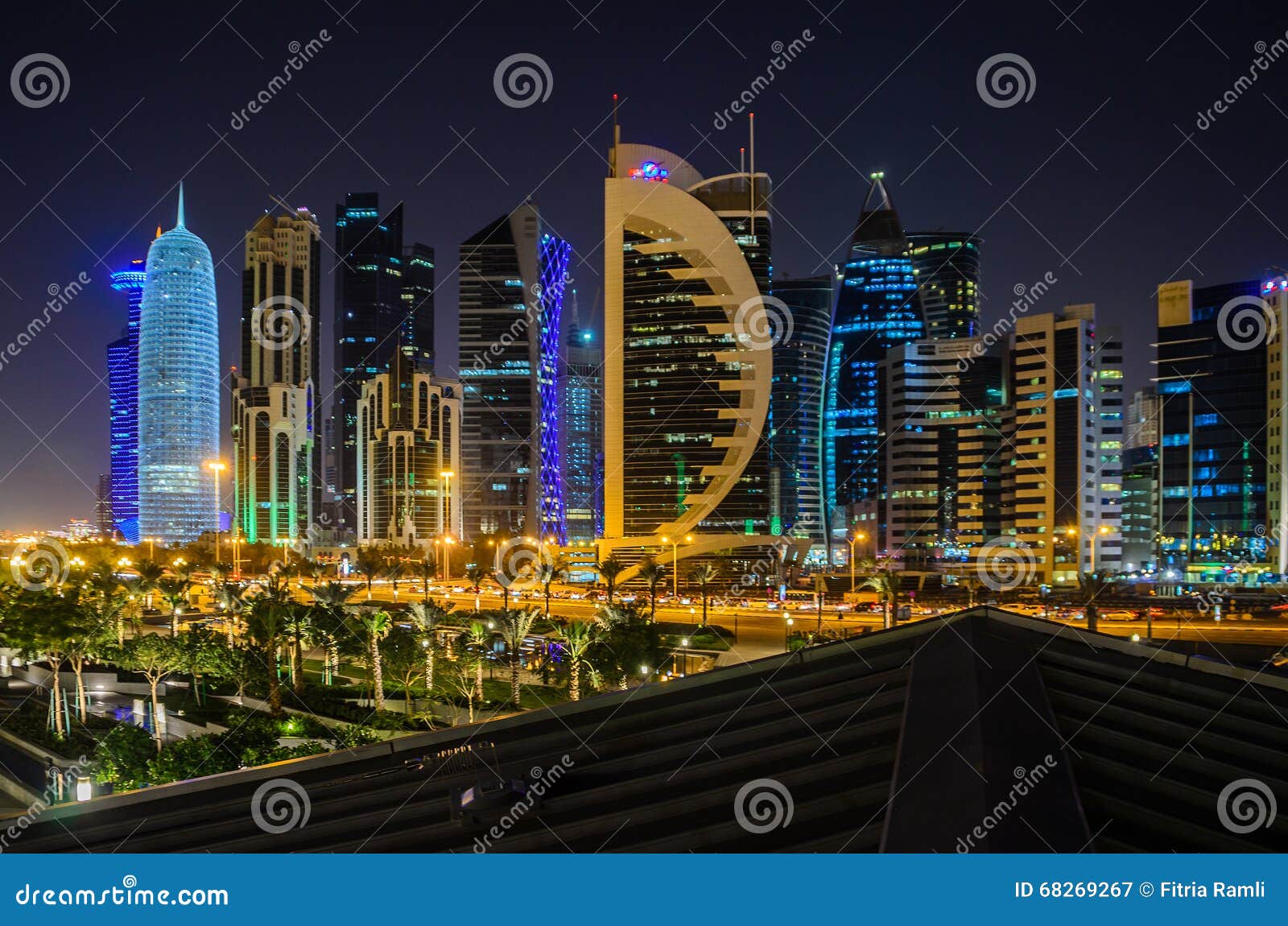Cidade De Doha, Catar Na Noite Imagem de Stock - Imagem de centro ...