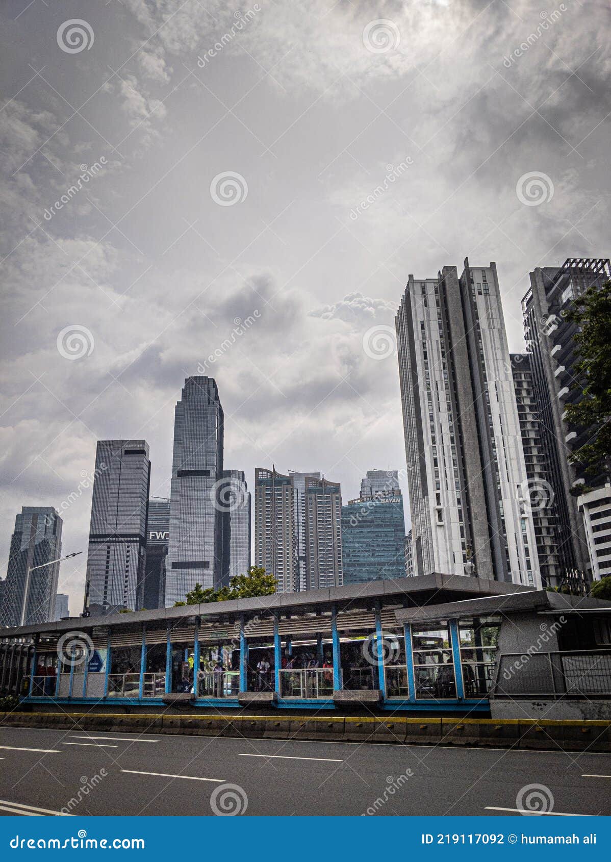 Cidade de Jacarta fotografia editorial. Imagem de ponte - 219117092