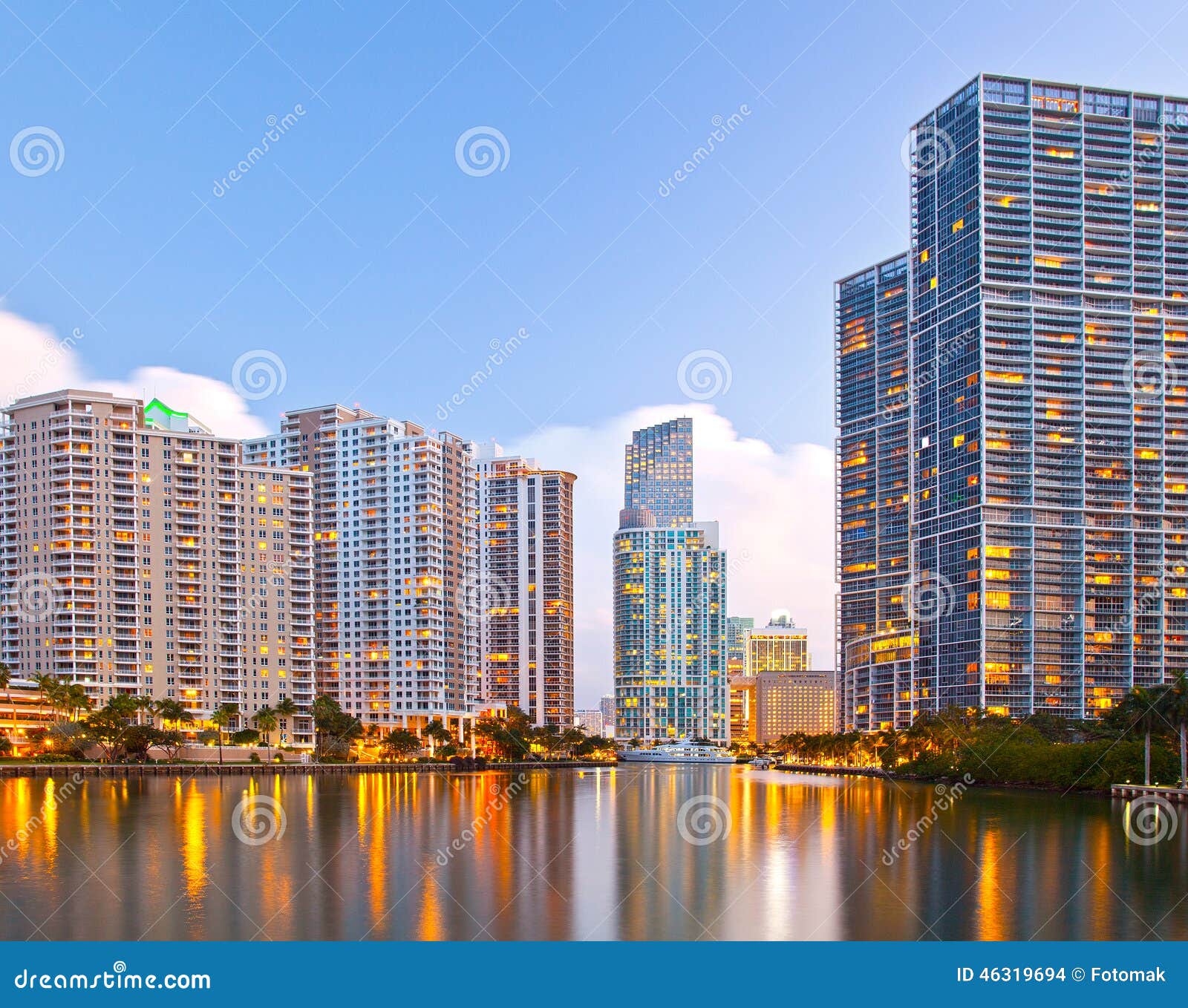 Cidade De Miami Florida, Skyline Da Noite Foto de Stock - Imagem de ...