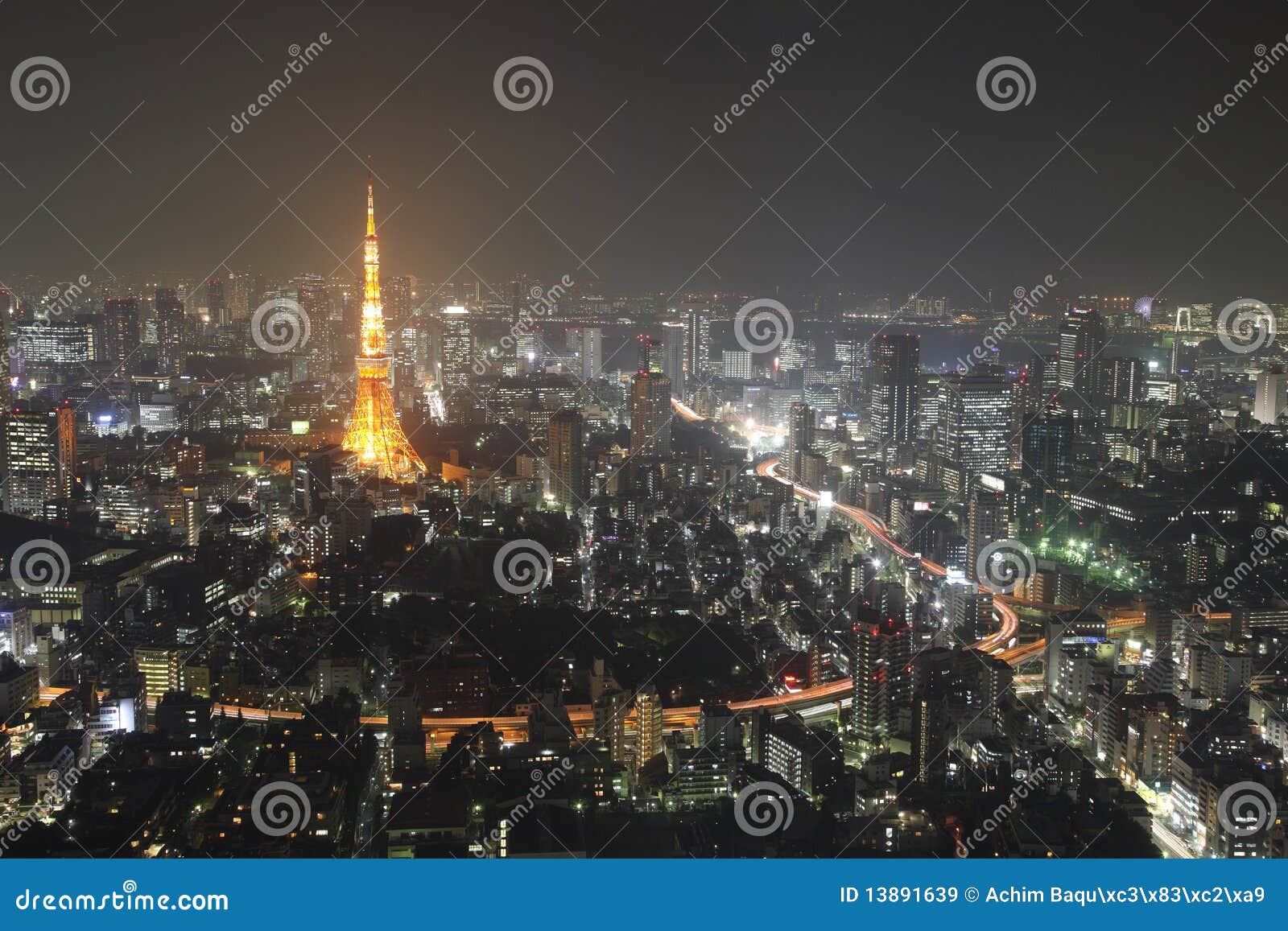 Cidade iluminada de Tokyo imagem de stock editorial. Imagem de ...