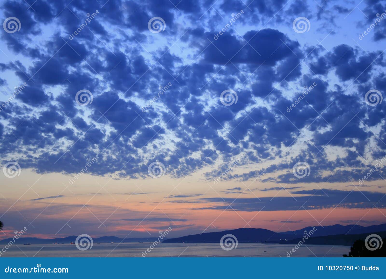 Ciel Au-dessus De Mer Image. Image: 10320750