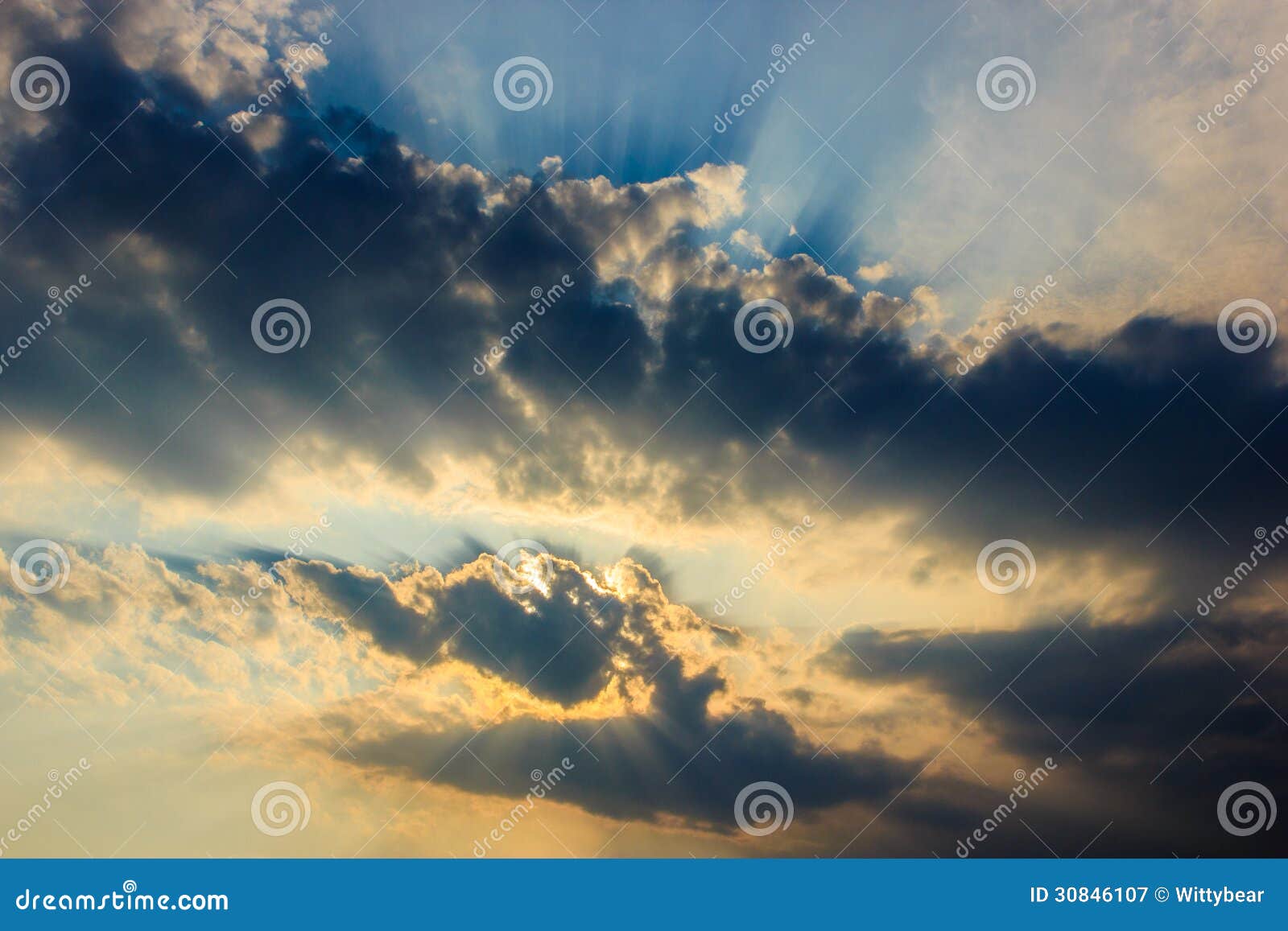 Ciel avec le nuage noir image stock. Image du abstrait - 30846107