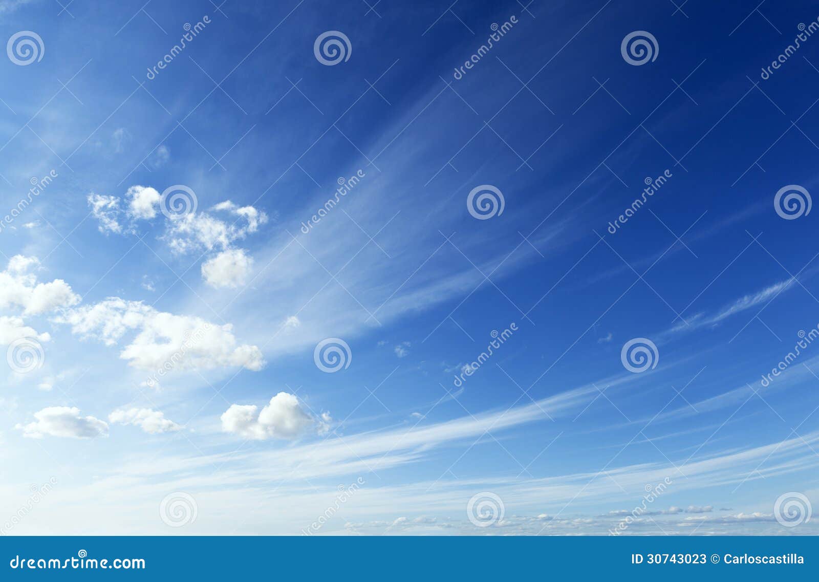 Ciel bleu et propre image stock. Image du jour, fond - 30743023