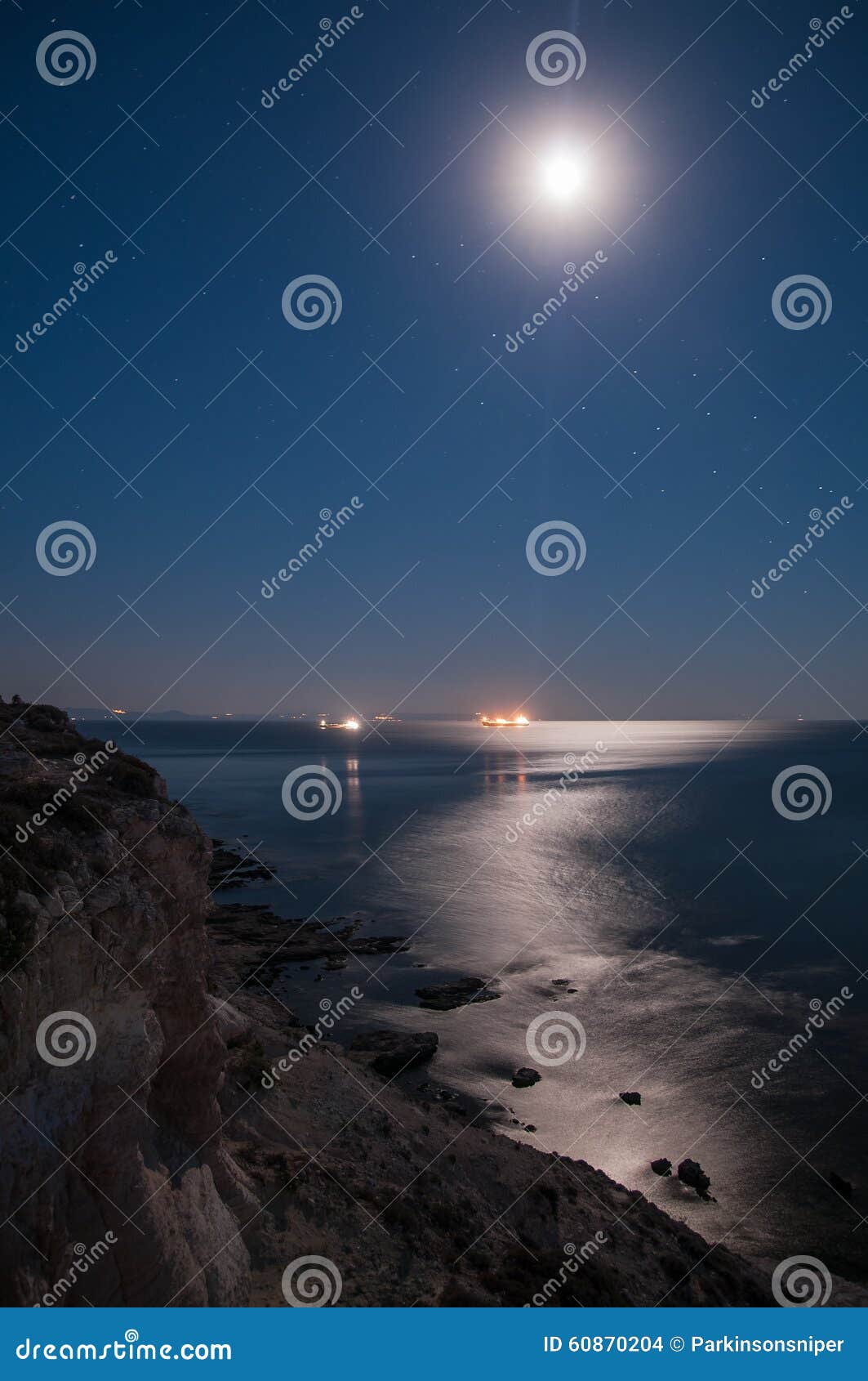 Ciel et mer de nuit photo stock. Image du nature, étoiles - 60870204