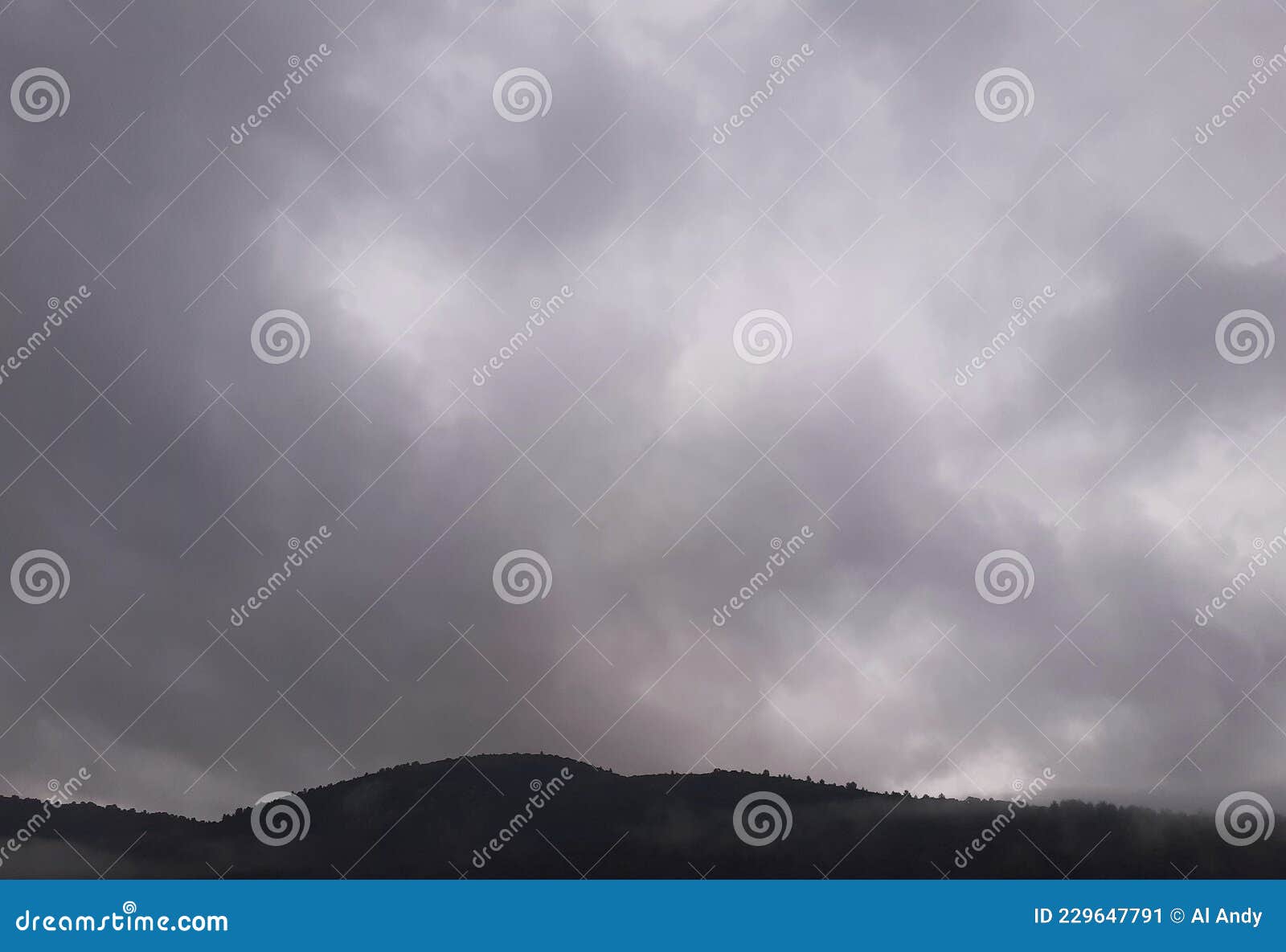 Ciel nuageux gris stock image. Image of rainbow, cumulus - 229647791