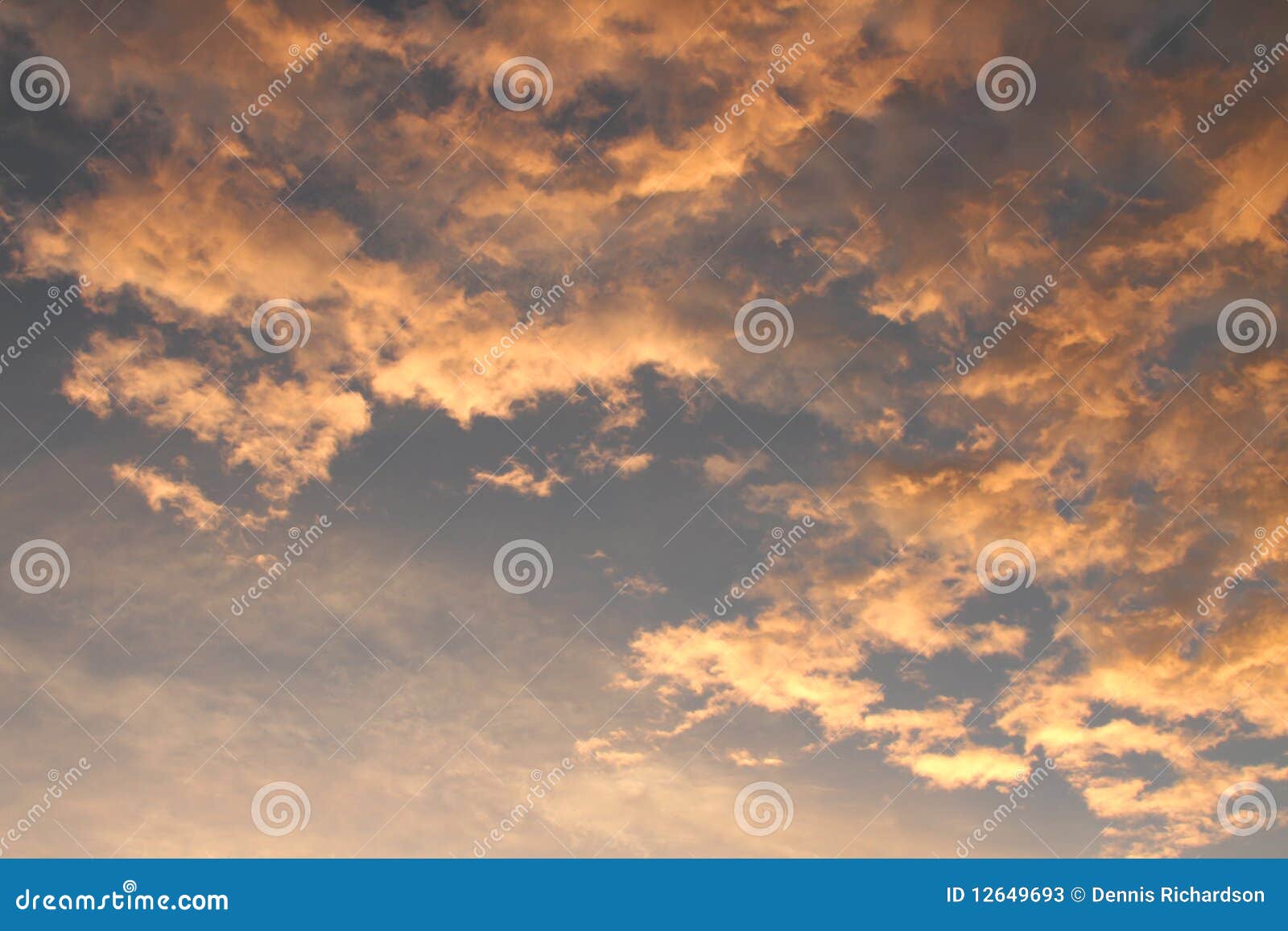 Ciel rouge le matin image stock. Image du matin, ciel - 12649693