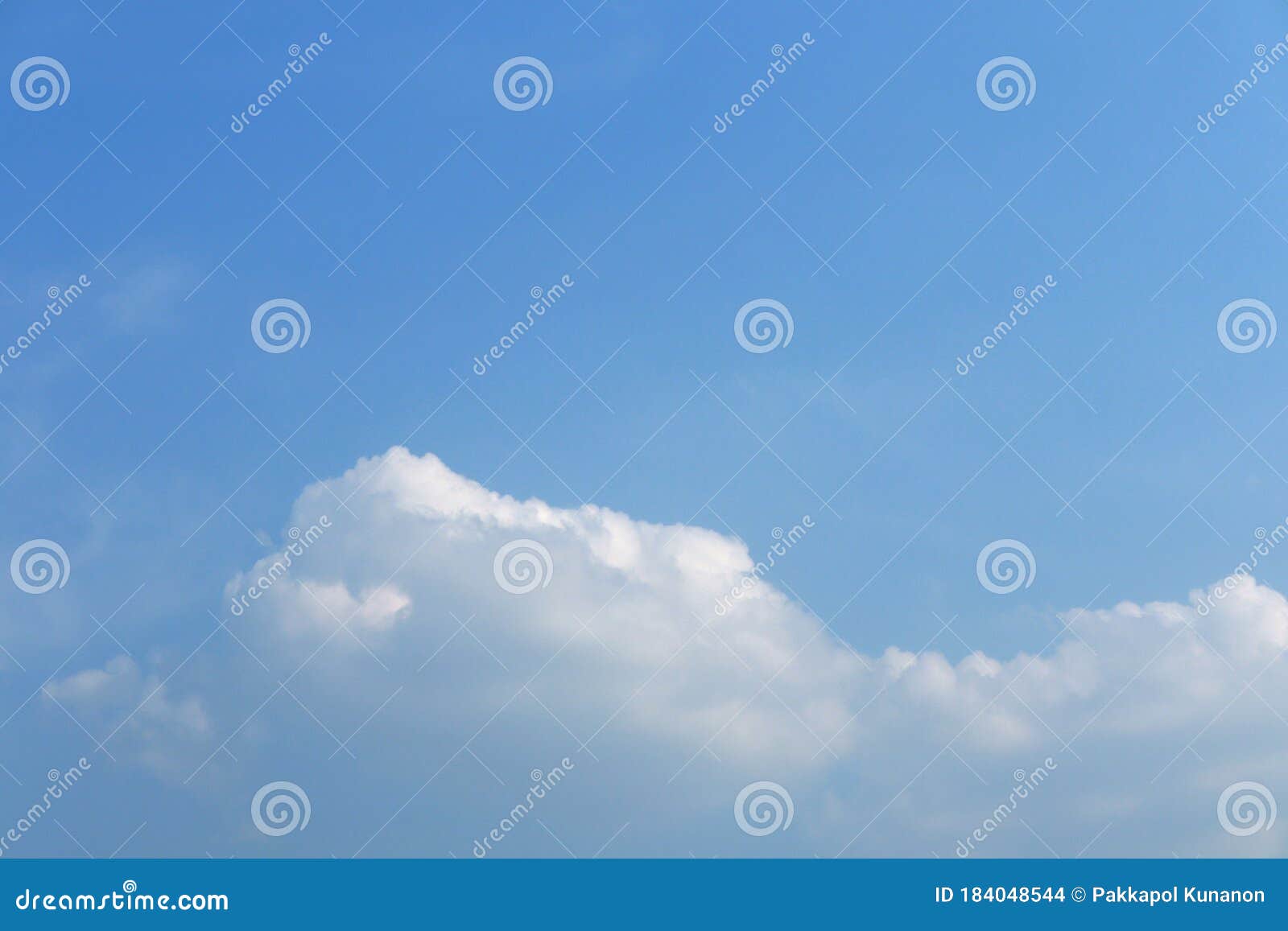 Cielo azul claro foto de archivo. Imagen de flujo, color - 184048544