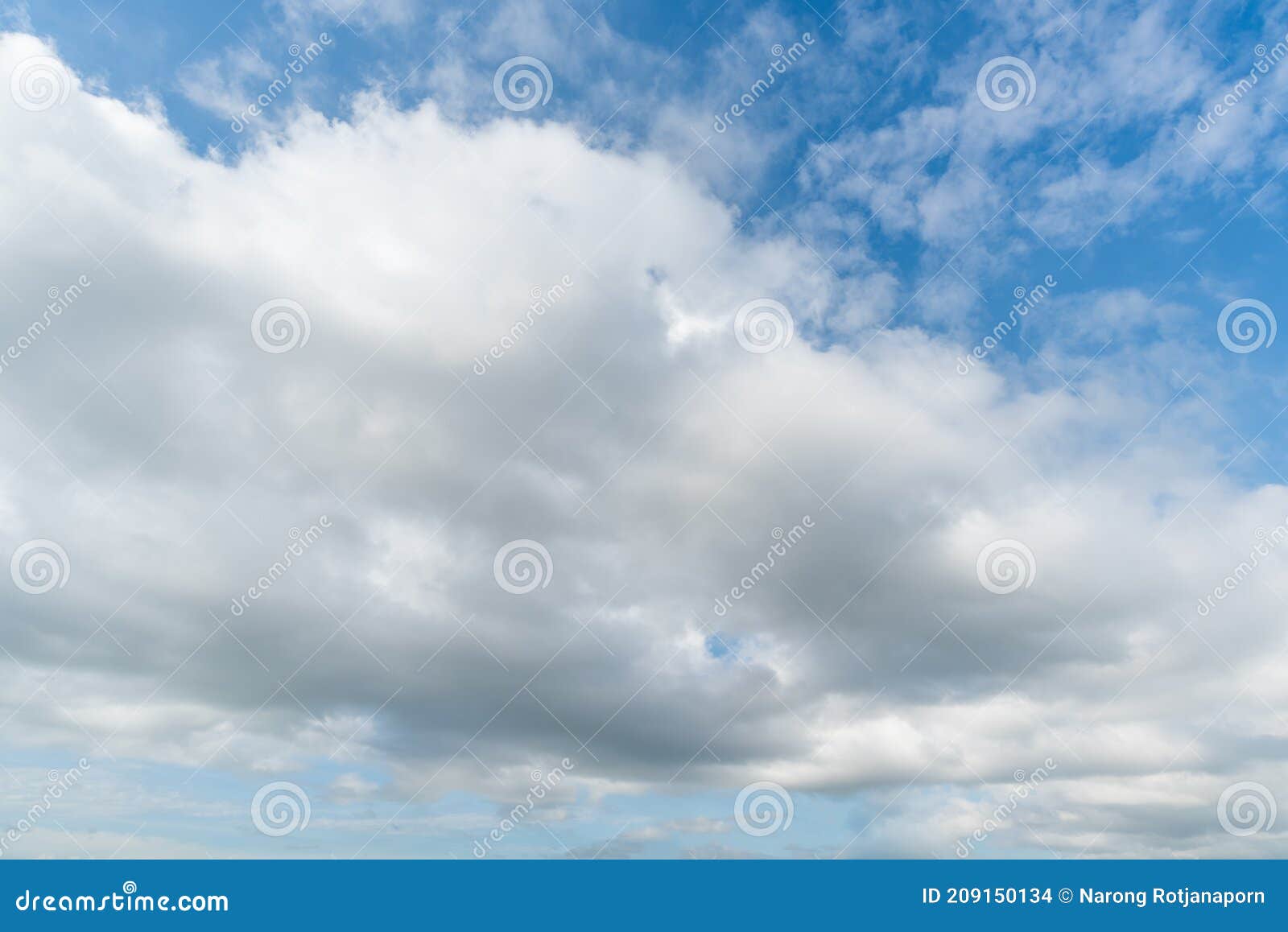 Cielo Azul Claro Fondo Nubes Con Fondo Foto de archivo - Imagen de ...