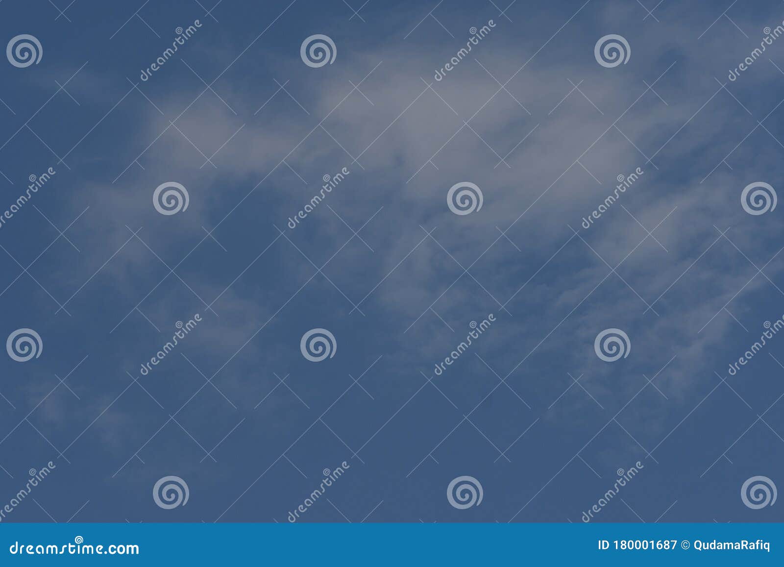 Cielo Azul Con Nubes Blancas, Fondo Natural Imagen de archivo - Imagen ...