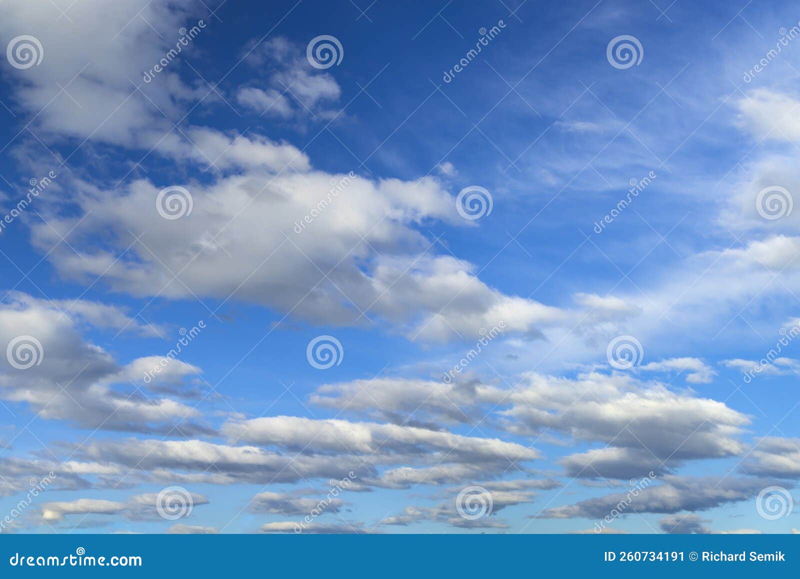 Cielo Azul Con Nubes Como Fondo Imagen de archivo - Imagen de cubo ...