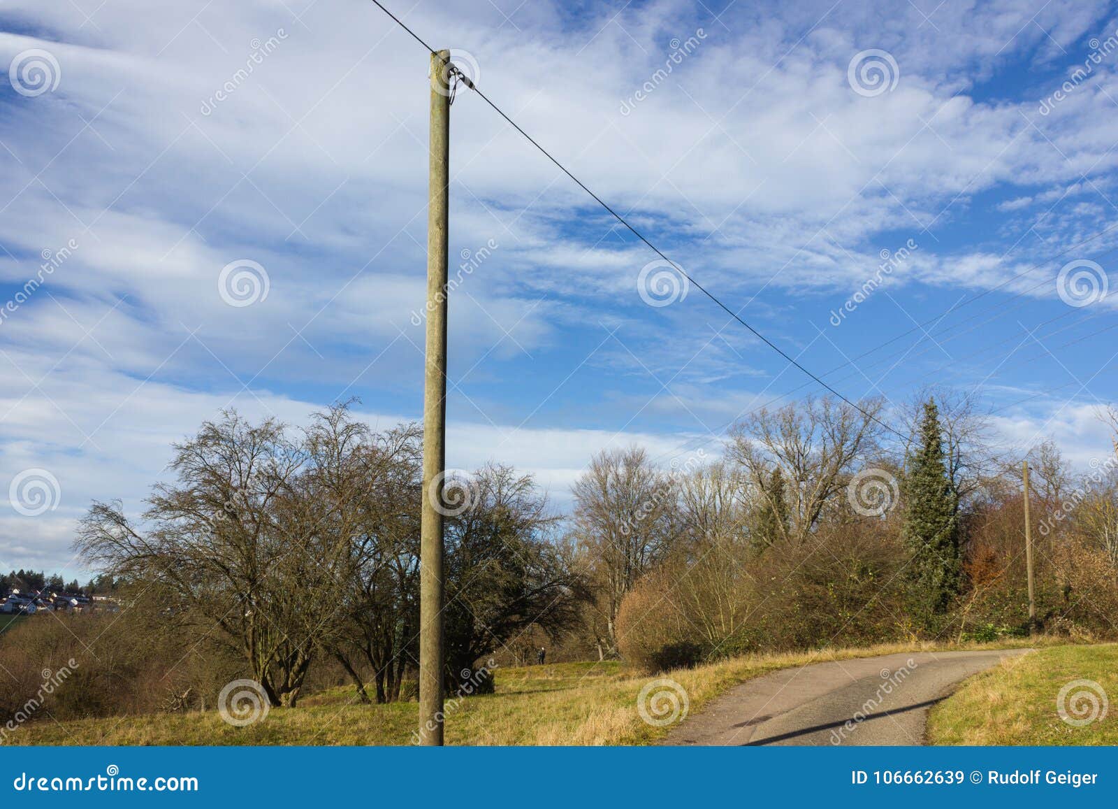 Cielo Azul Del Polo De Poder En Diciembre Imagen de archivo - Imagen de ...