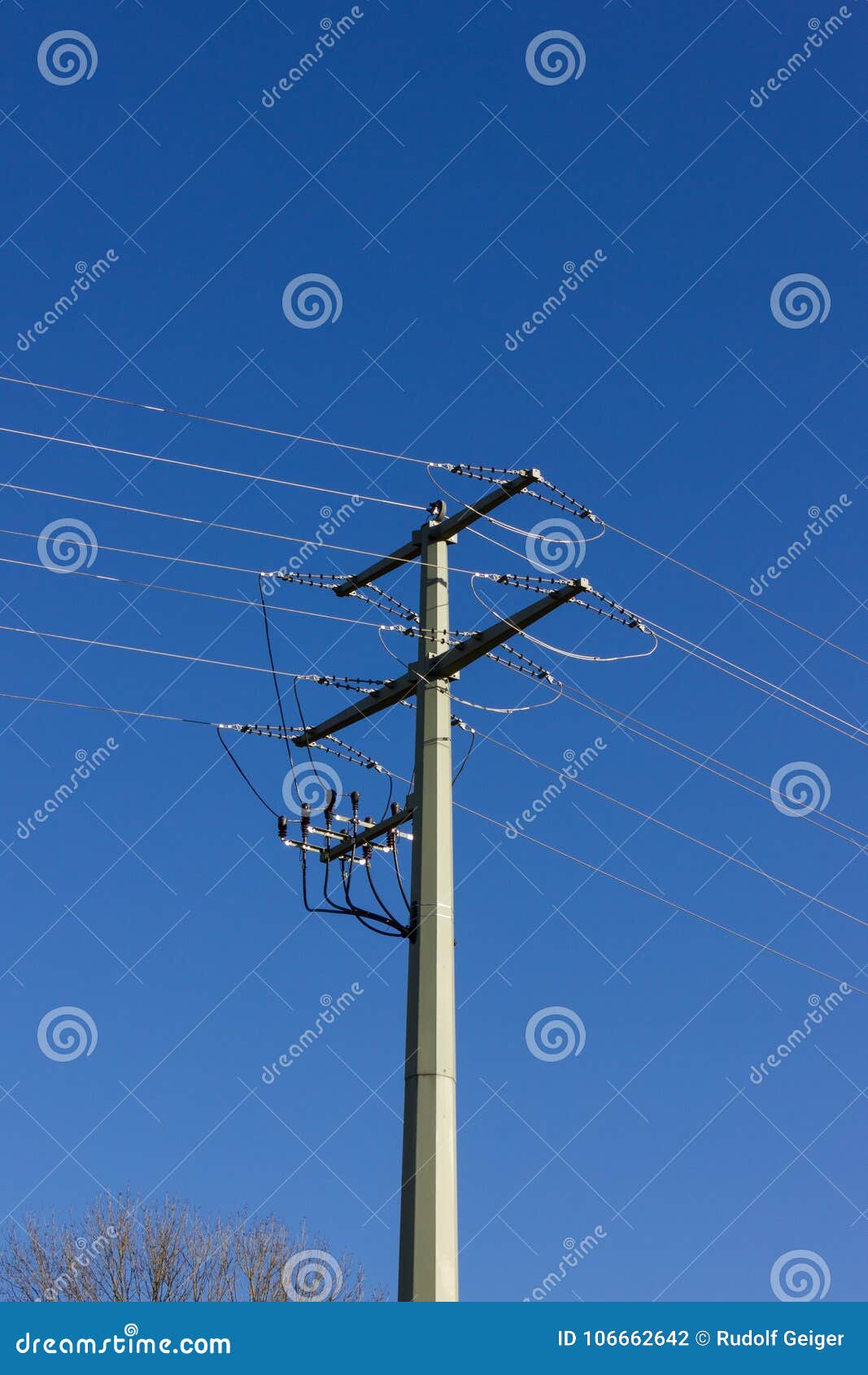 Cielo Azul Del Polo De Poder En Diciembre Foto de archivo - Imagen de ...