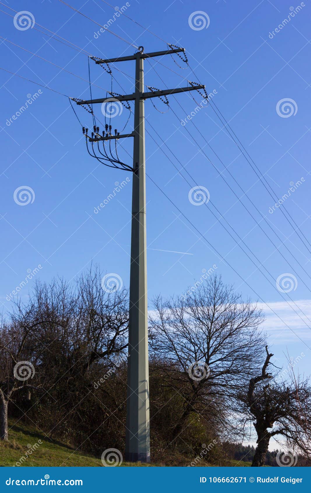 Cielo Azul Del Polo De Poder En Diciembre Imagen de archivo - Imagen de ...