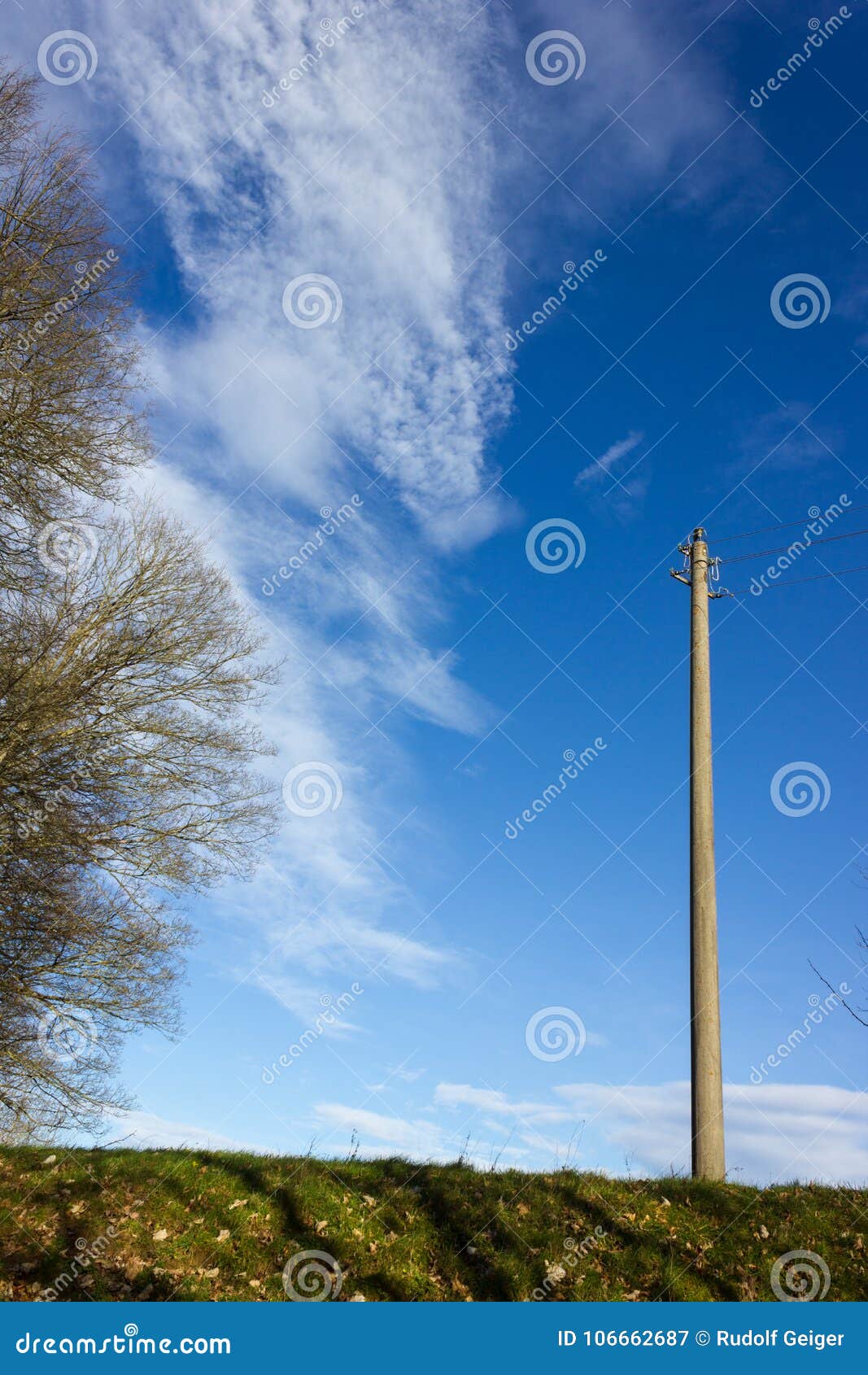 Cielo Azul Del Polo De Poder En Diciembre Imagen de archivo - Imagen de ...