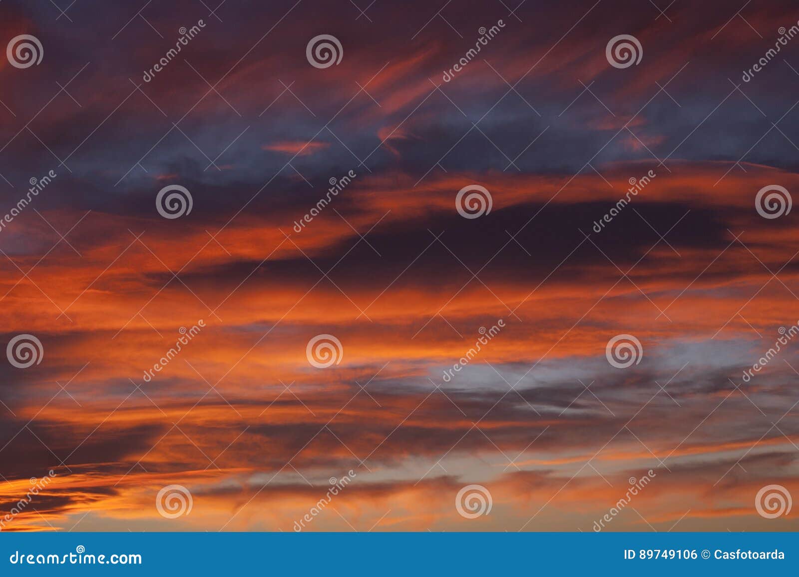 Cielo E Nuvole Di Crepuscolo Fotografia Stock - Immagine di arancione ...