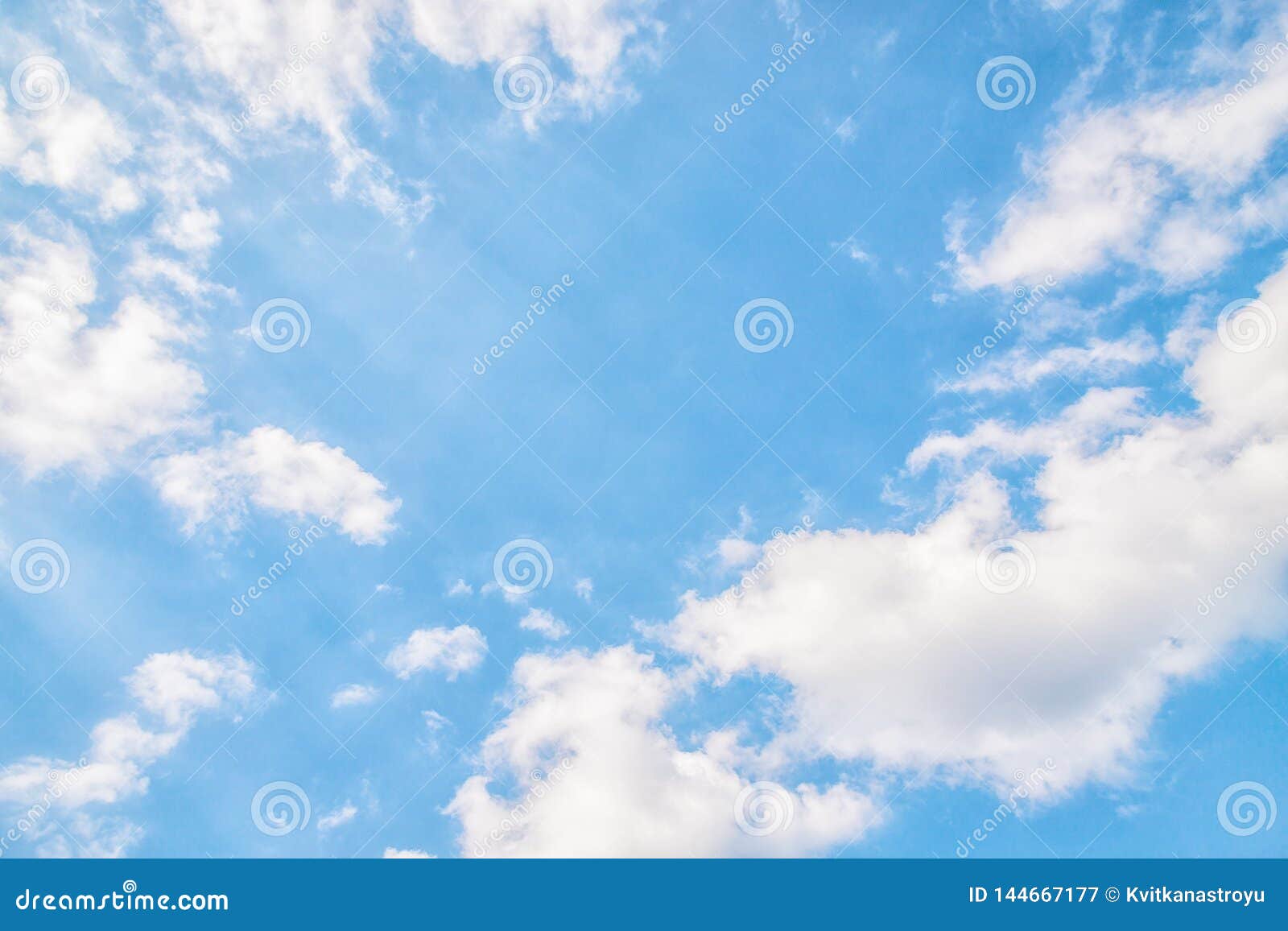 Cielo maravilloso E imagen de archivo. Imagen de color - 144667177