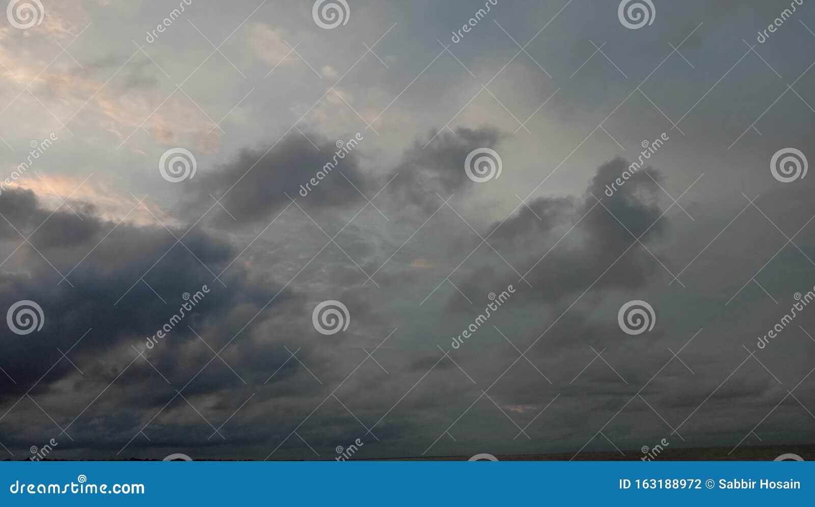 Cielo nublado foto de archivo. Imagen de azul, hermoso - 163188972