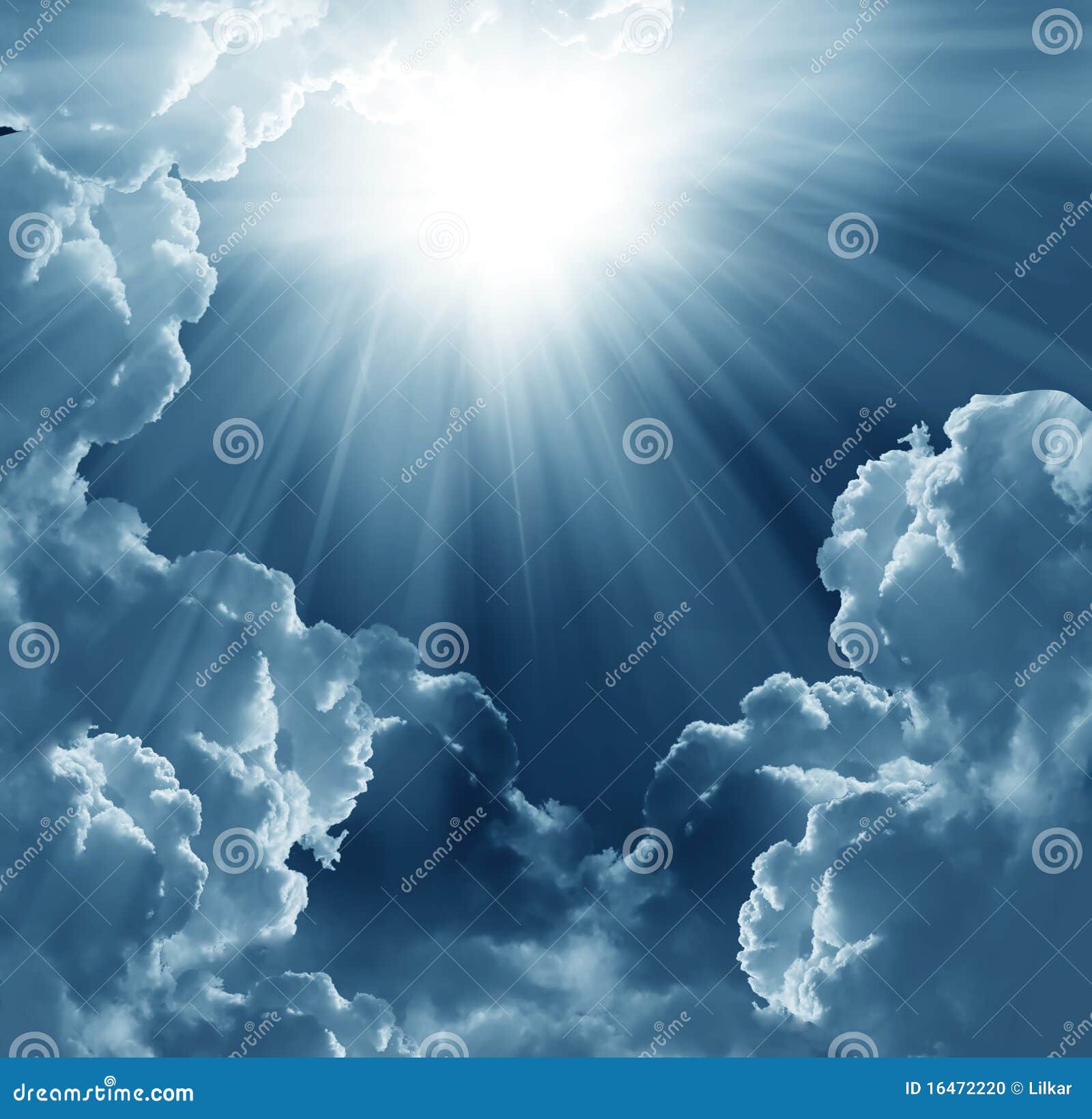 Cielo oscuro con el sol foto de archivo. Imagen de sunbeam - 16472220