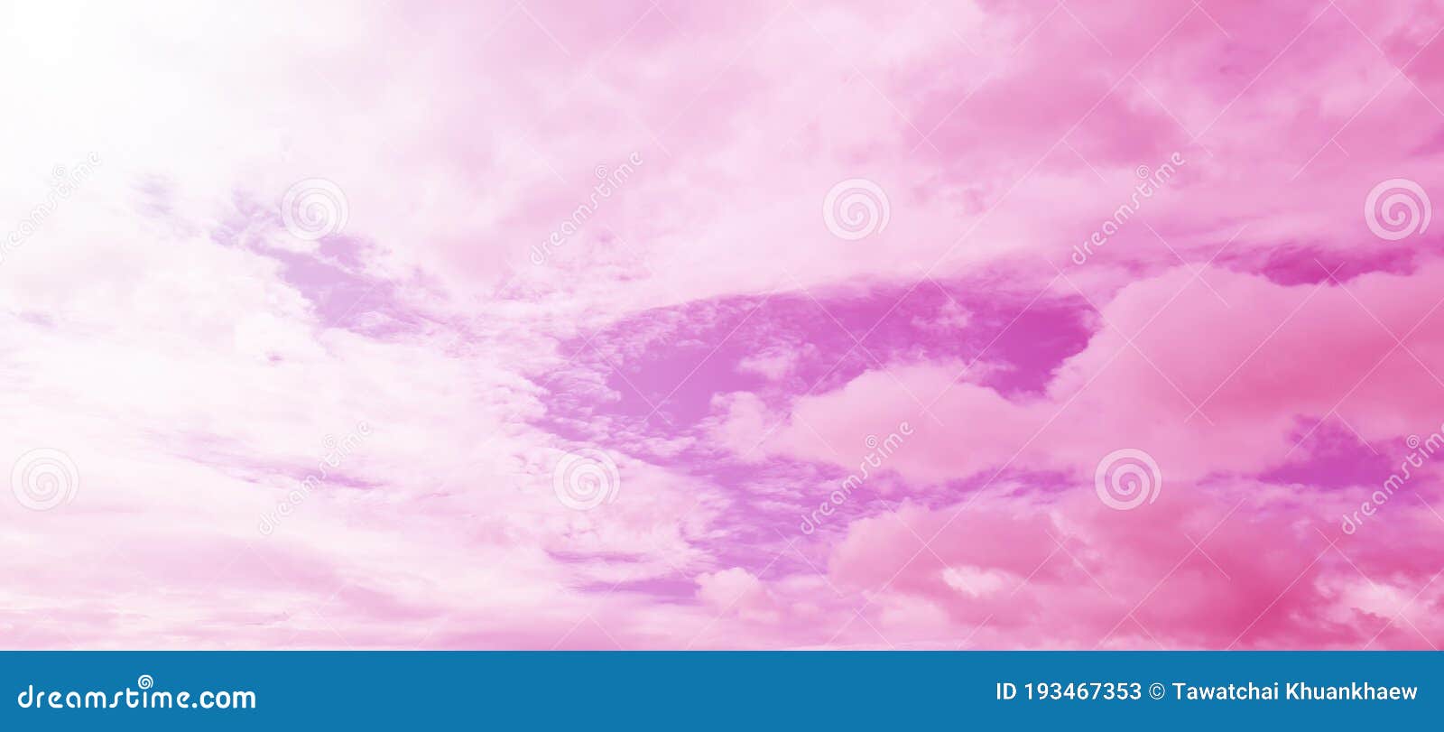 Cielo Rosa Y Fondo De Nubes Imagen de archivo - Imagen de brillante ...