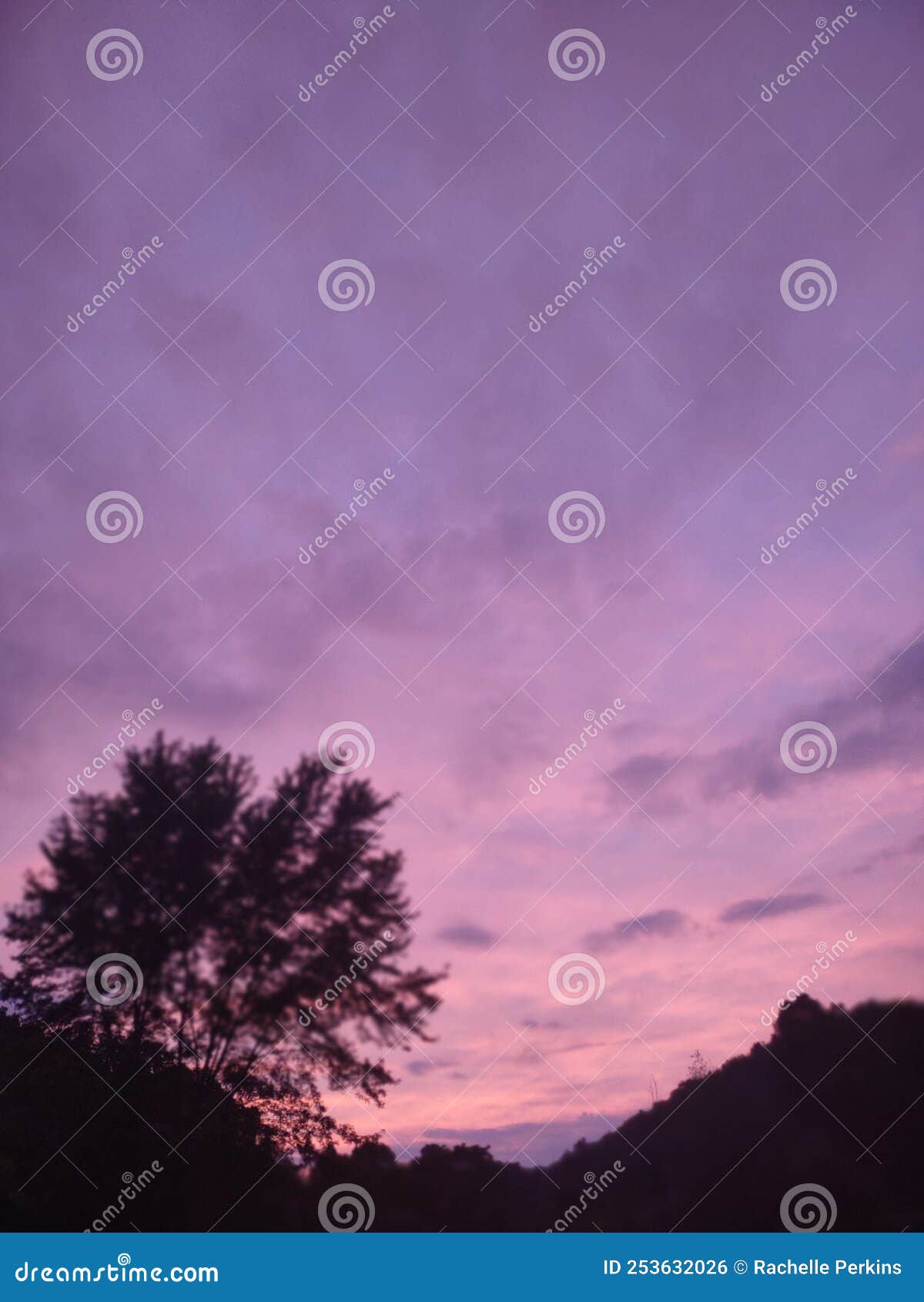 Cielo rosa y morado foto de archivo. Imagen de lila - 253632026