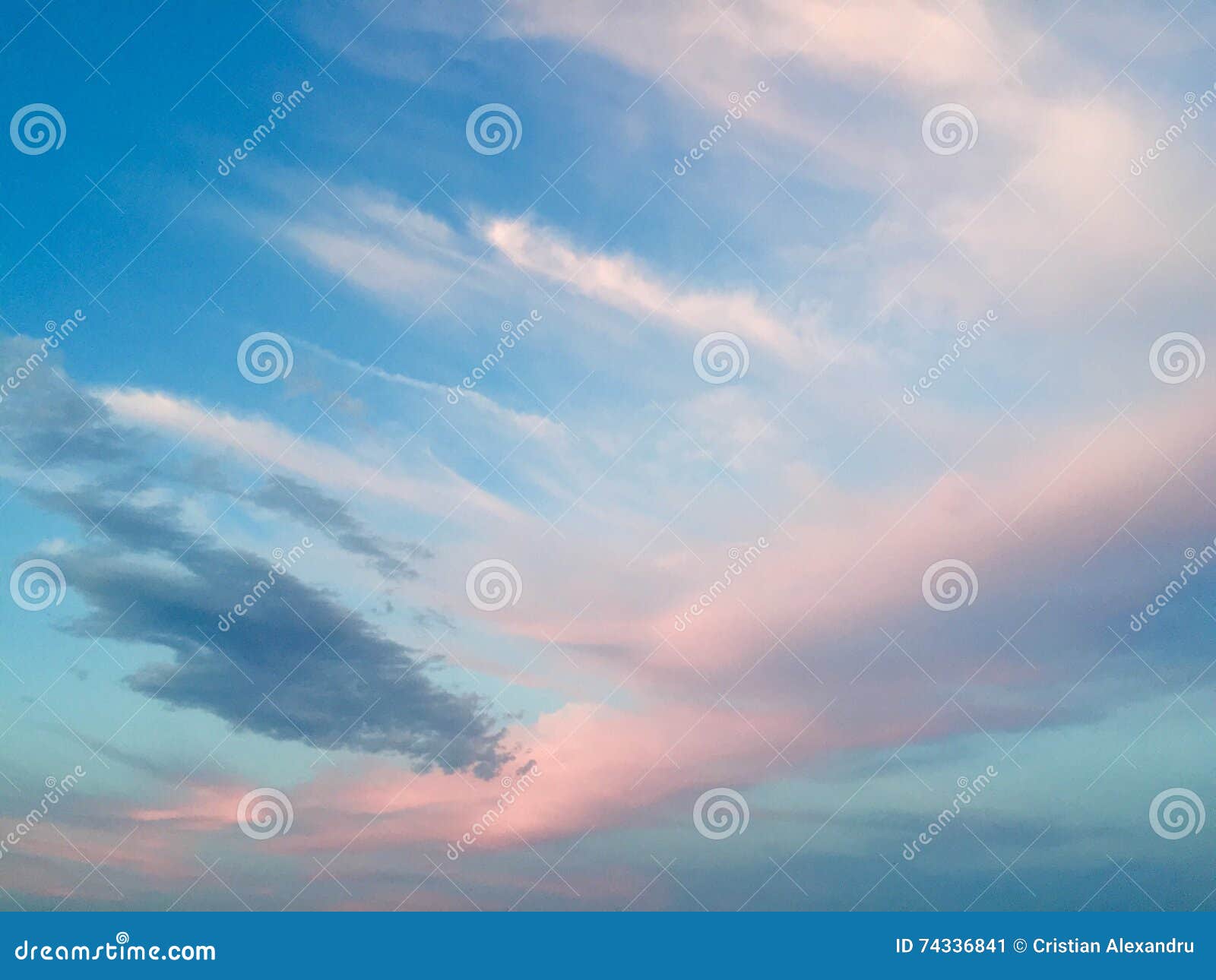Cielo Rosado-violeta Asombroso Imagen de archivo - Imagen de rosa ...