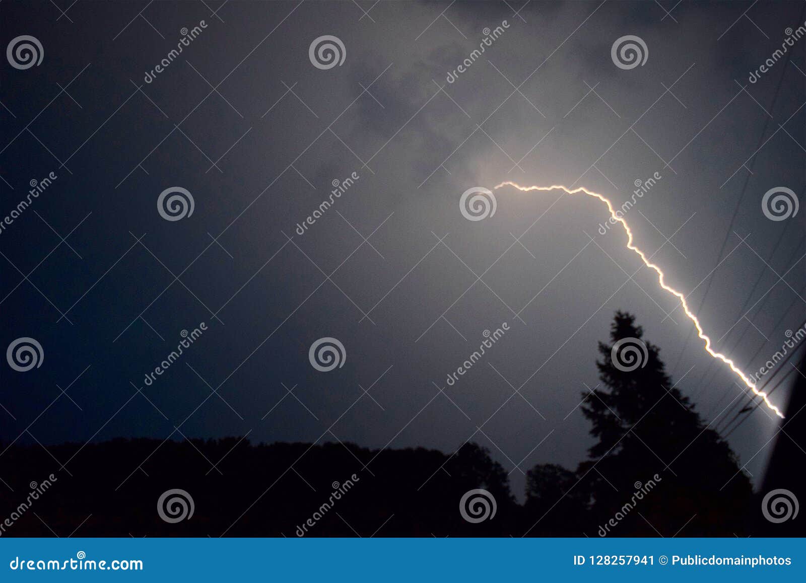 Ambiente Del Rayo De Un Trueno Del Cielo Imagen. Imagen: 128257941