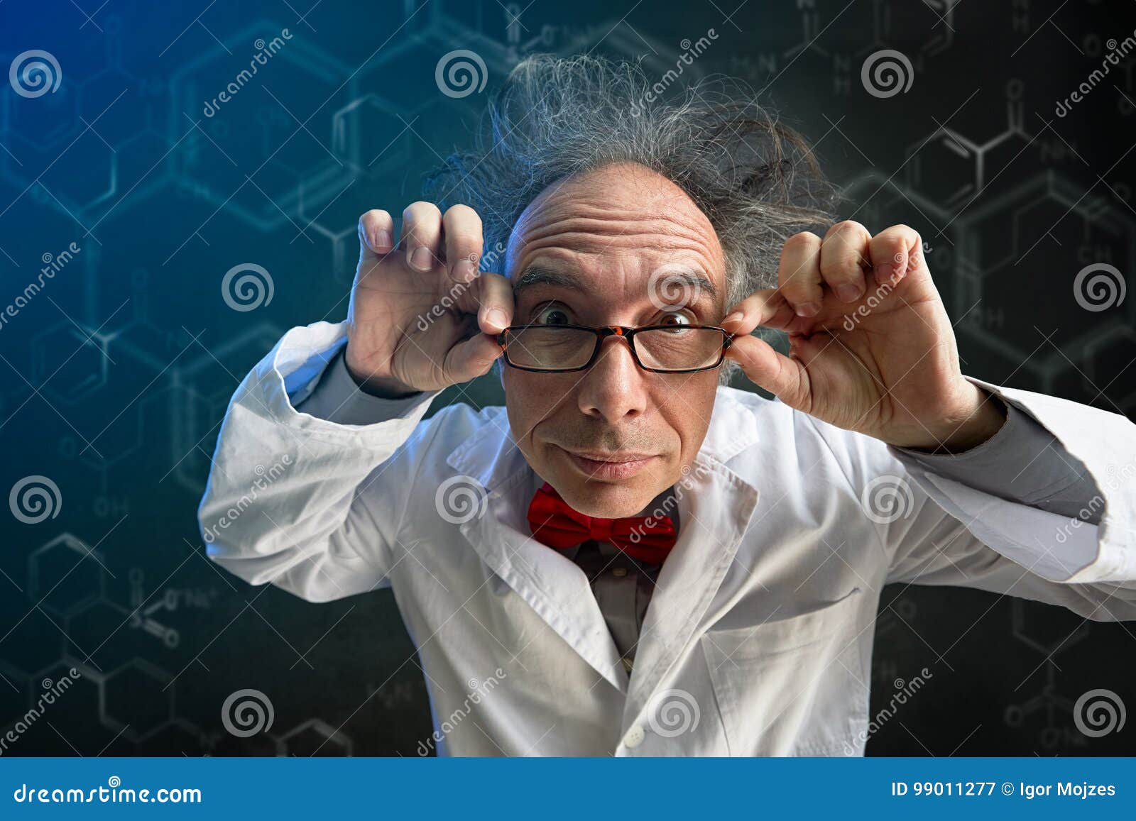 Científico Loco Con Los Vidrios Imagen de archivo - Imagen de analice ...