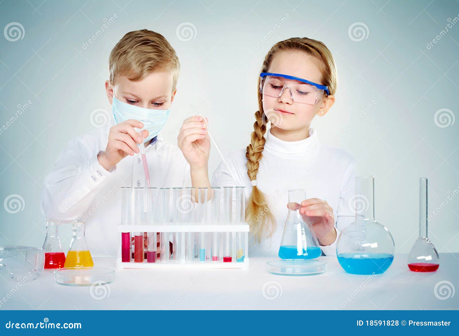 Científicos de los niños foto de archivo. Imagen de muchacho - 18591828