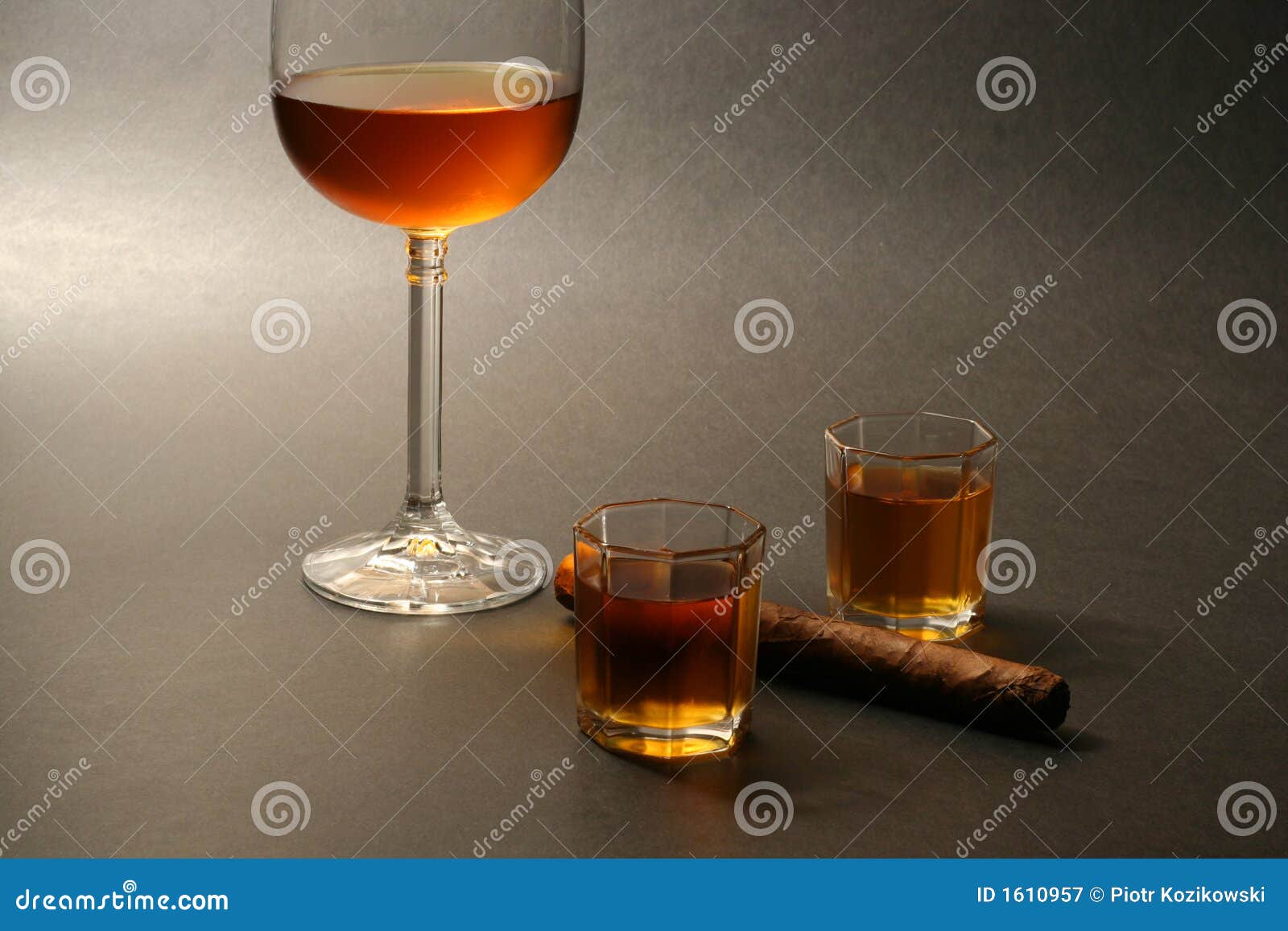 Cigar and alcohol stock image. Image of beverage, cuban - 1610957