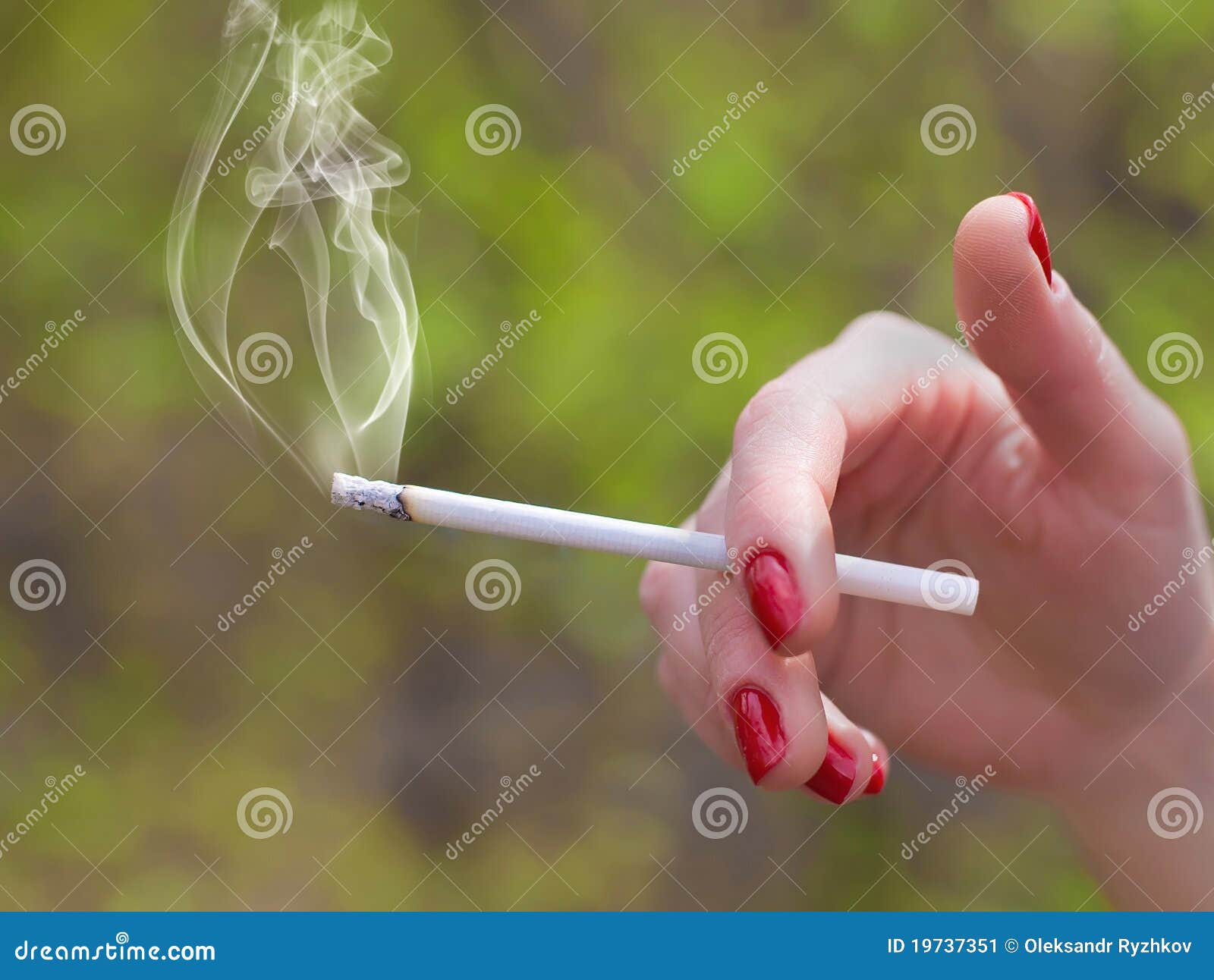 Cigarette is in the hand stock image. Image of addiction - 19737351