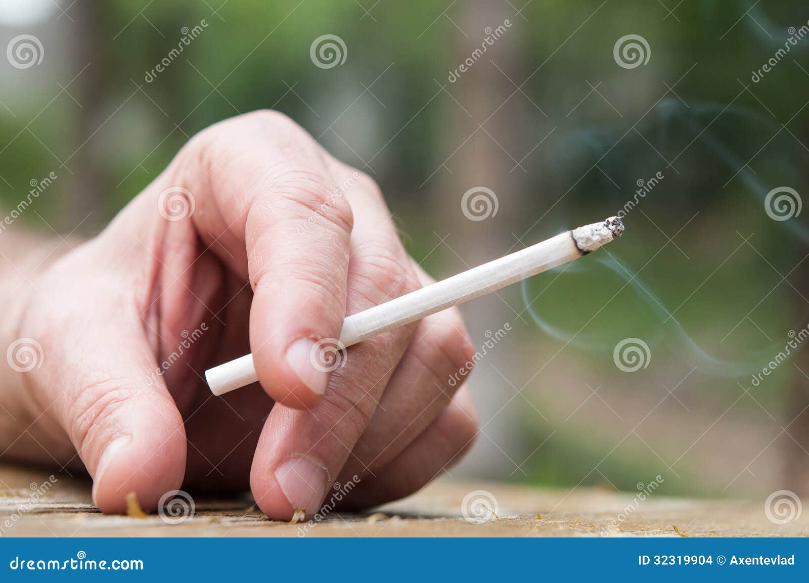 A cigarette in hand man stock photo. Image of thumb, addiction - 32319904