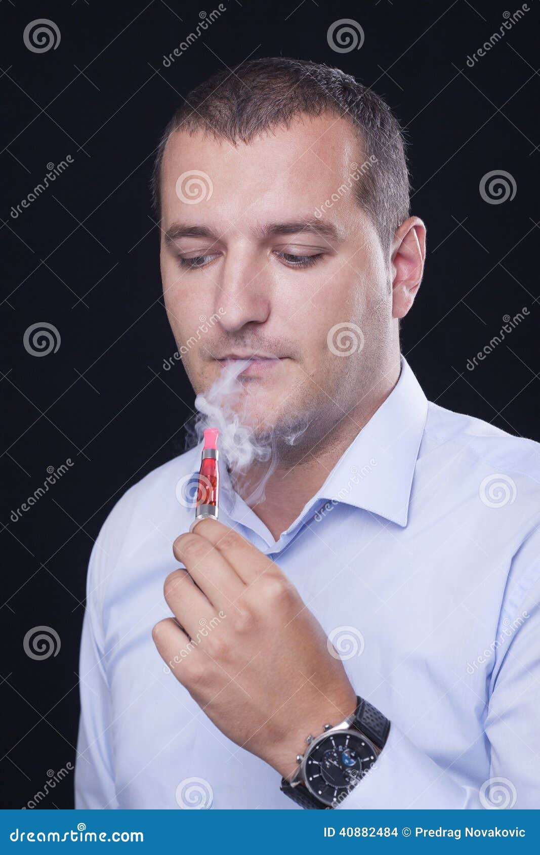 Cigarros bondes de fumo foto de stock. Imagem de tabaco - 40882484