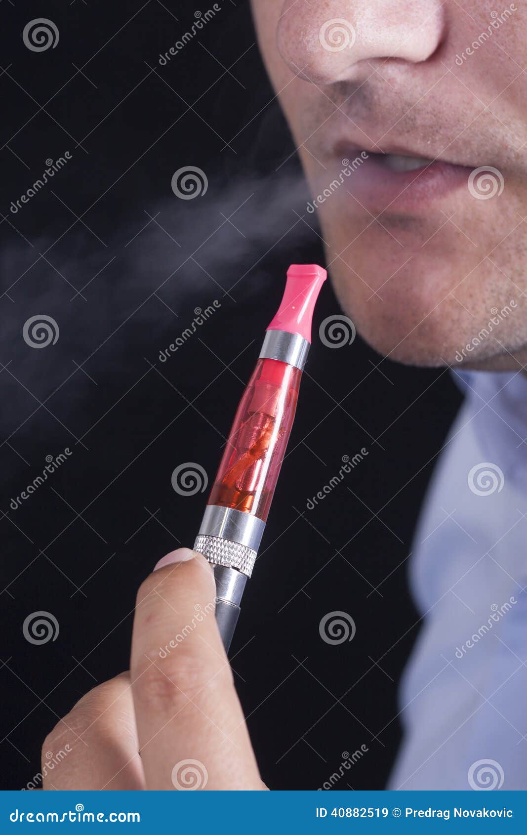 Cigarros bondes de fumo imagem de stock. Imagem de cigarro - 40882519