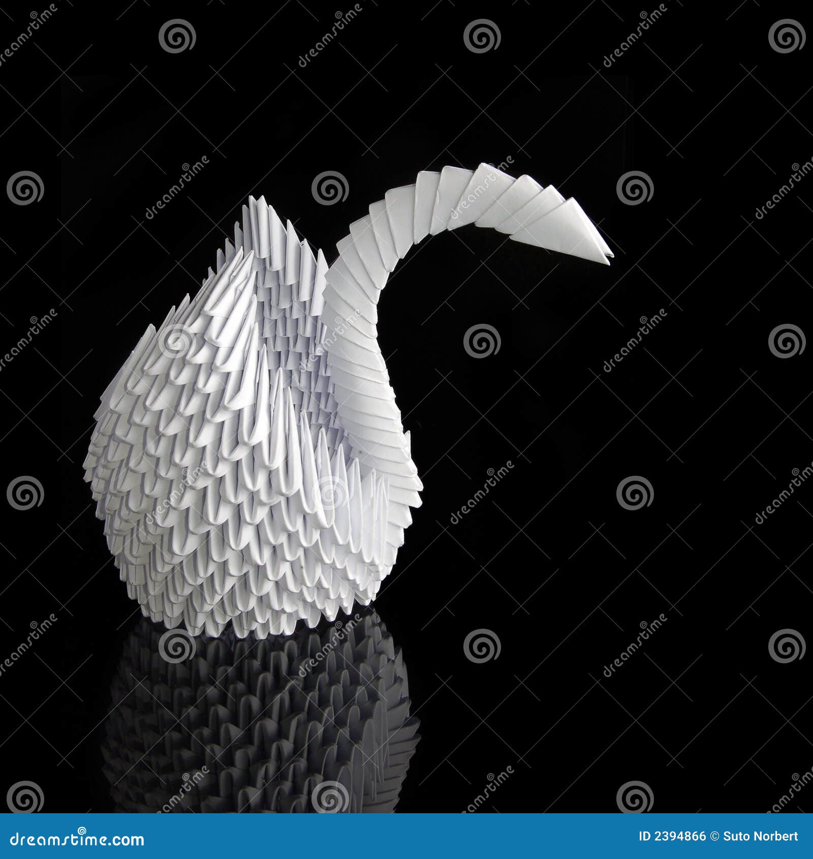 Cigno di Origami fotografia stock. Immagine di arte, carta - 2394866