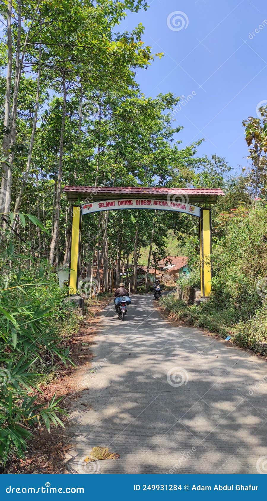 Welcoming Gate - Stock Photo Editorial Stock Image - Image of trail ...