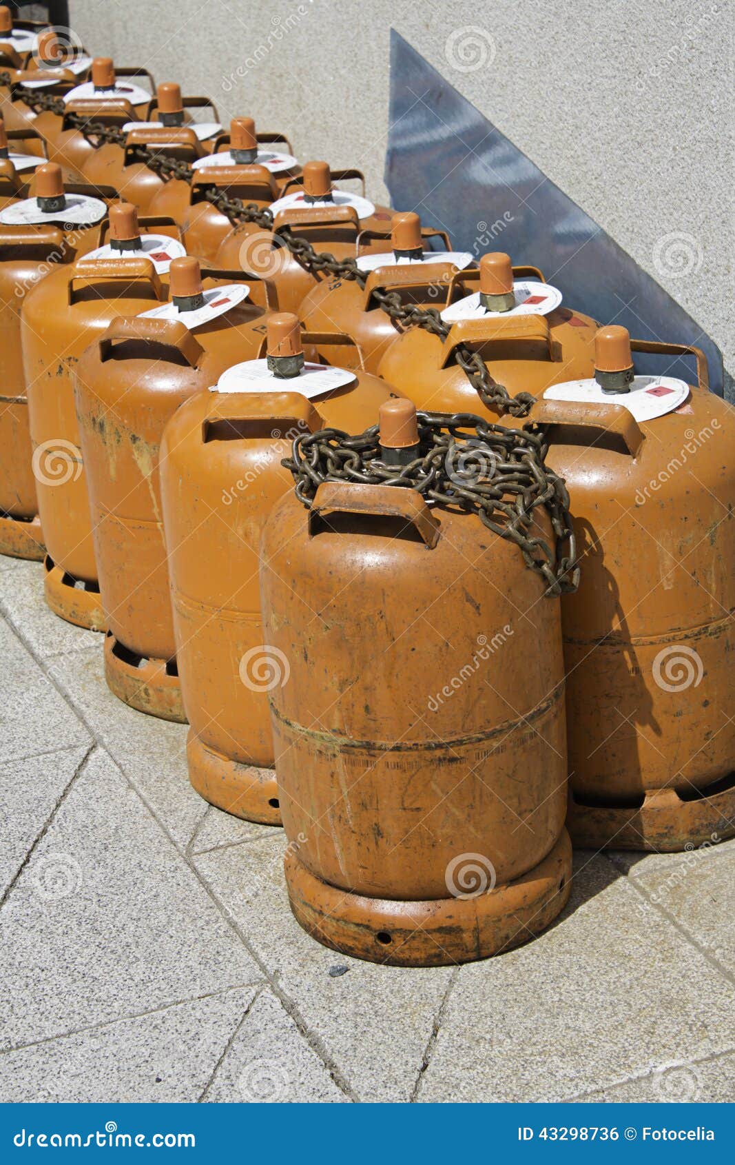 Cilindros del butano foto de archivo. Imagen de butano - 43298736