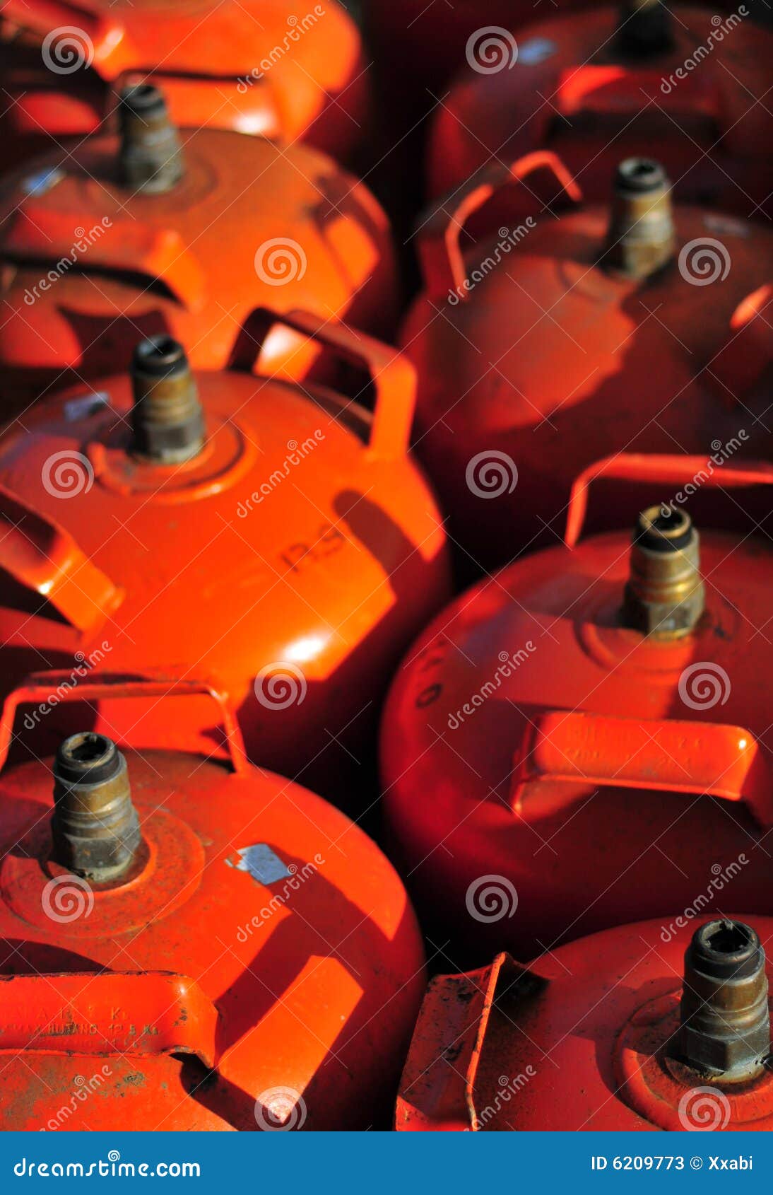 Cilindros do butano imagem de stock. Imagem de saturado - 6209773