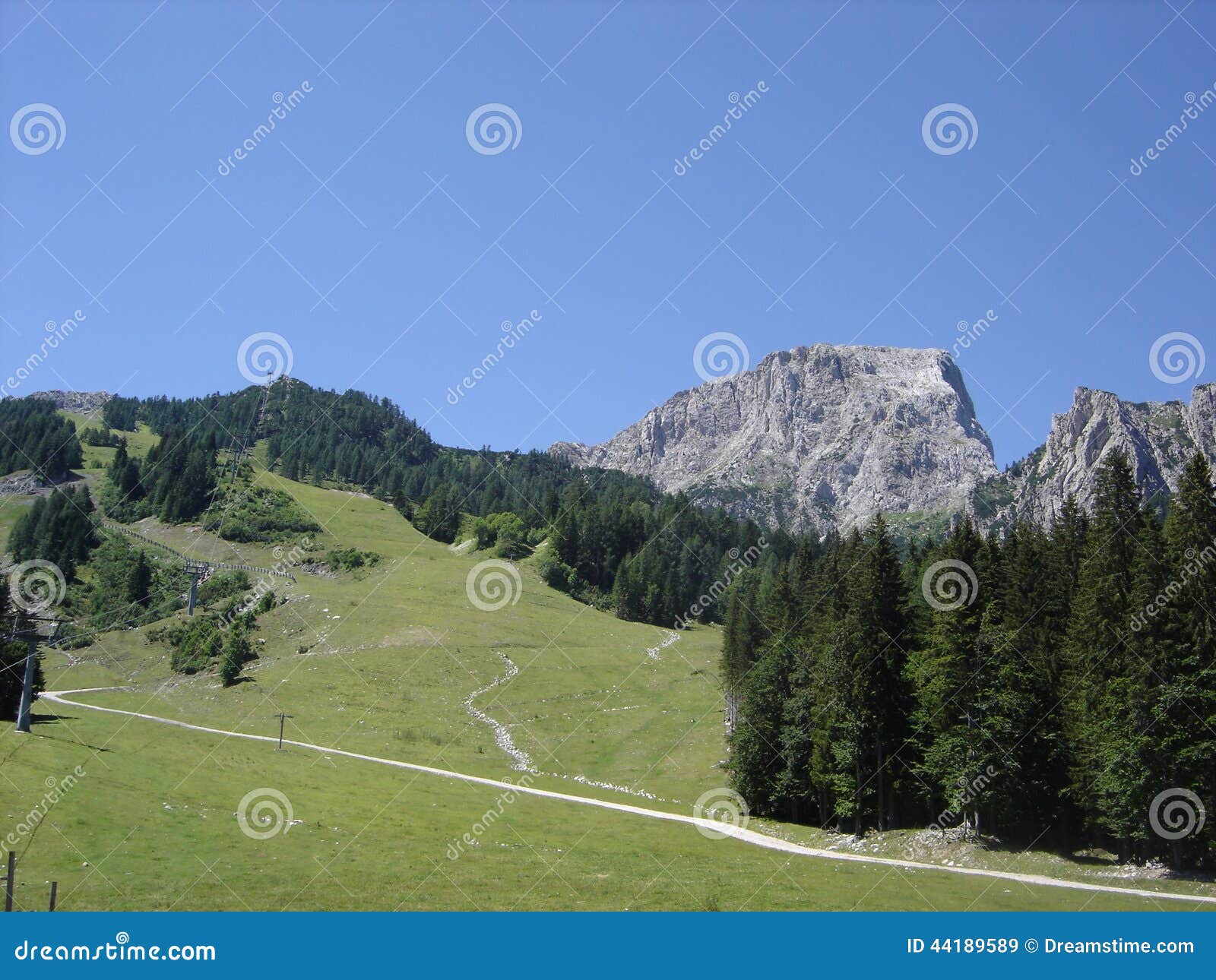Cima Della Montagna Nelle Alpi Immagine Stock - Immagine di alpi ...