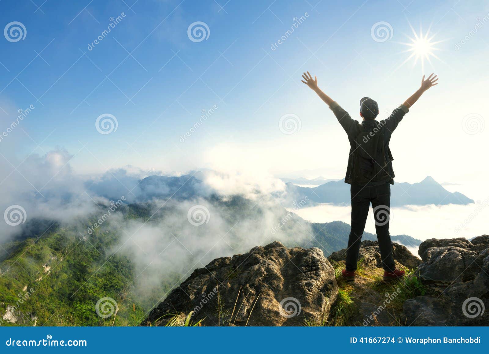Cima di una montagna fotografia stock. Immagine di felice - 41667274