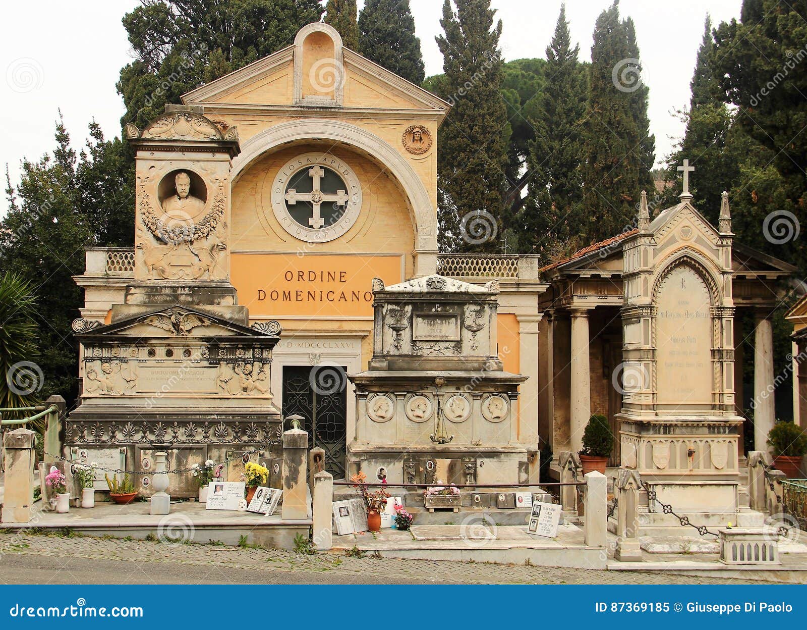 Cimitero Di Verano Del Campo a Roma Immagine Editoriale - Immagine di ...