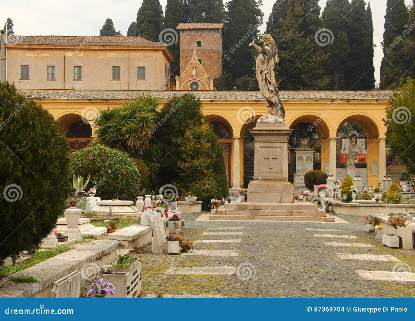 Cimitero Di Verano Del Campo a Roma Fotografia Stock - Immagine di roma ...