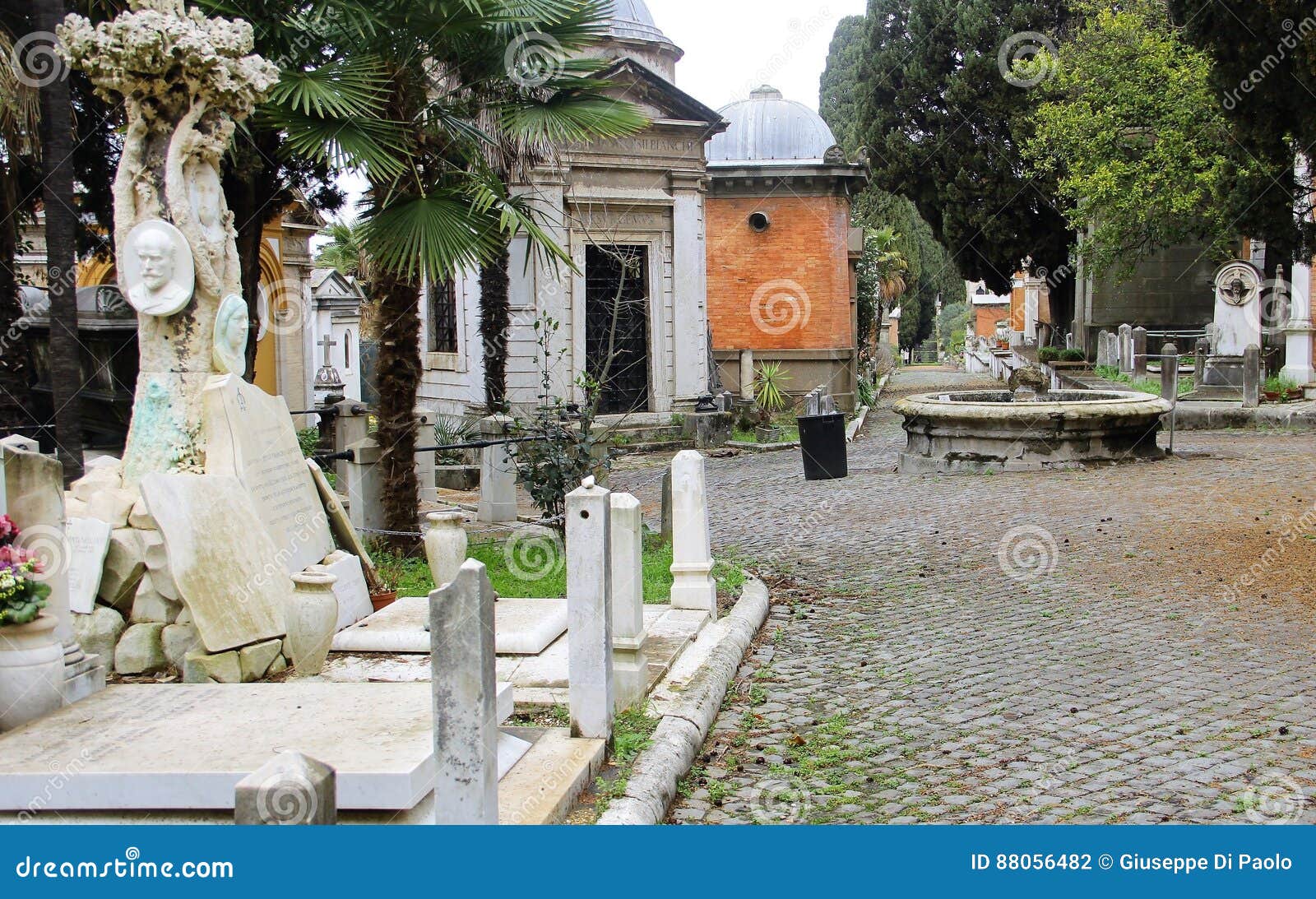 Cimitero Di Verano Del Campo a Roma Fotografia Editoriale - Immagine di ...