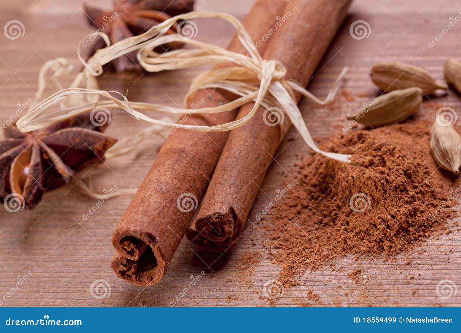 Cinamomo, anís, cardamomo imagen de archivo. Imagen de tierra - 18559499