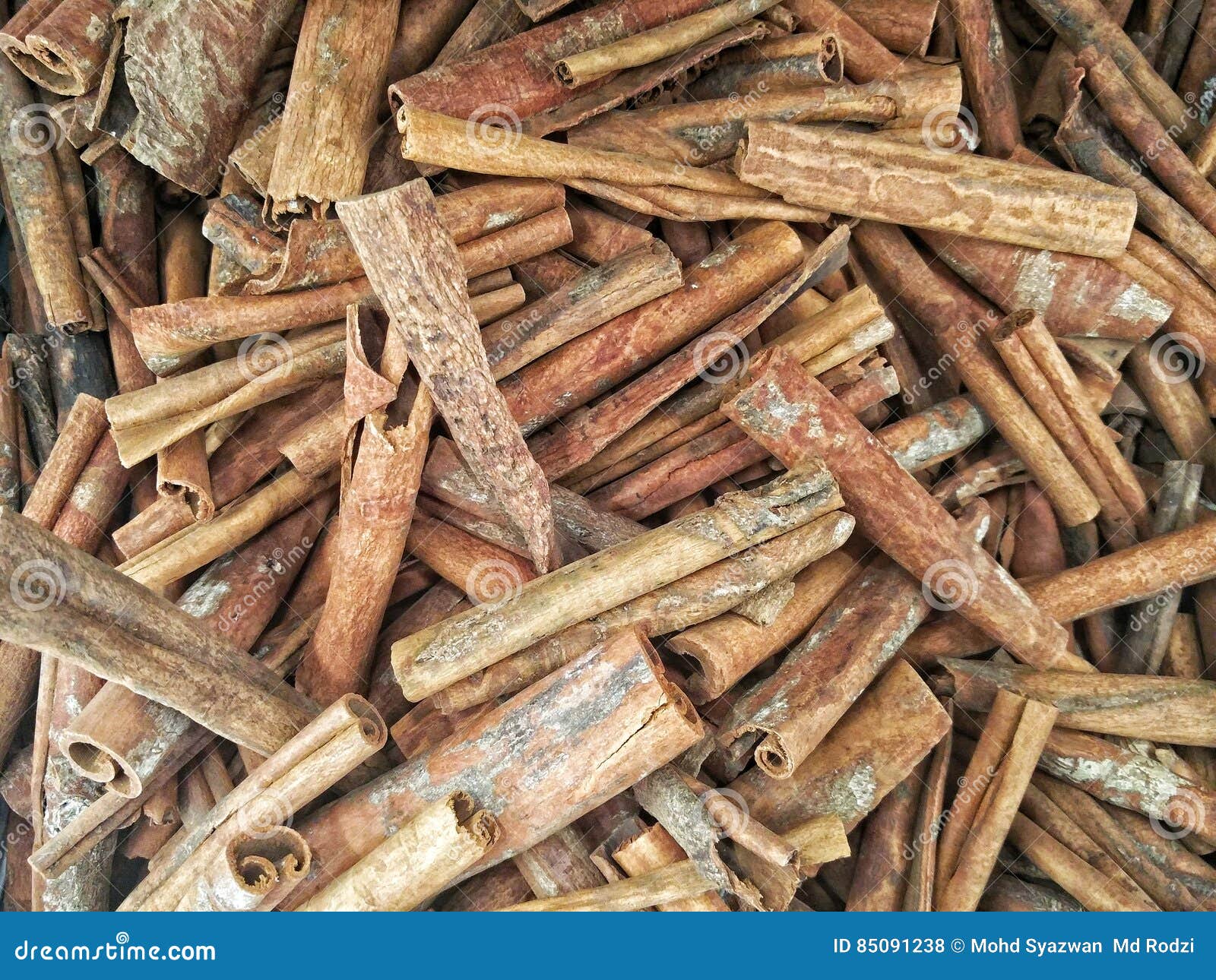 Cinamomo entero foto de archivo. Imagen de manojo, cinamomo - 85091238