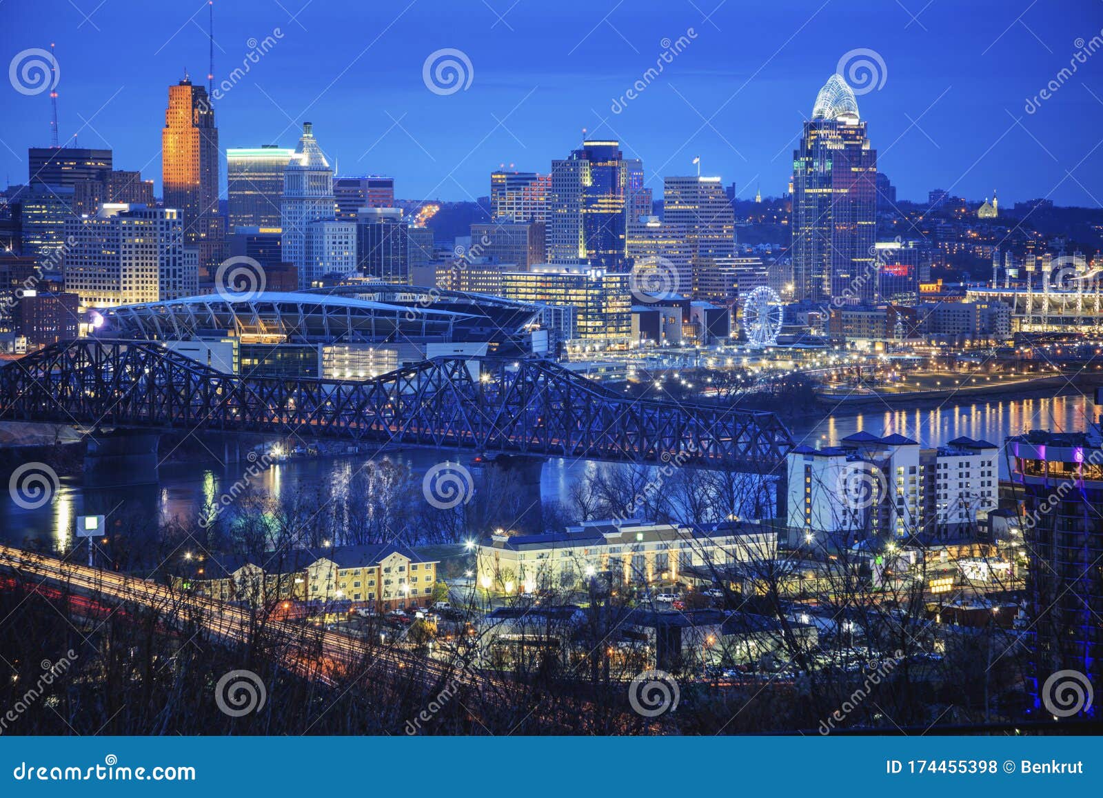 Cincinnati at night editorial stock photo. Image of night - 174455398