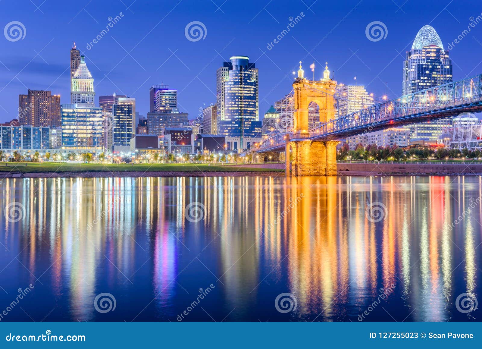 Cincinnati, Ohio, USA Skyline Stock Image - Image of midwest, district ...
