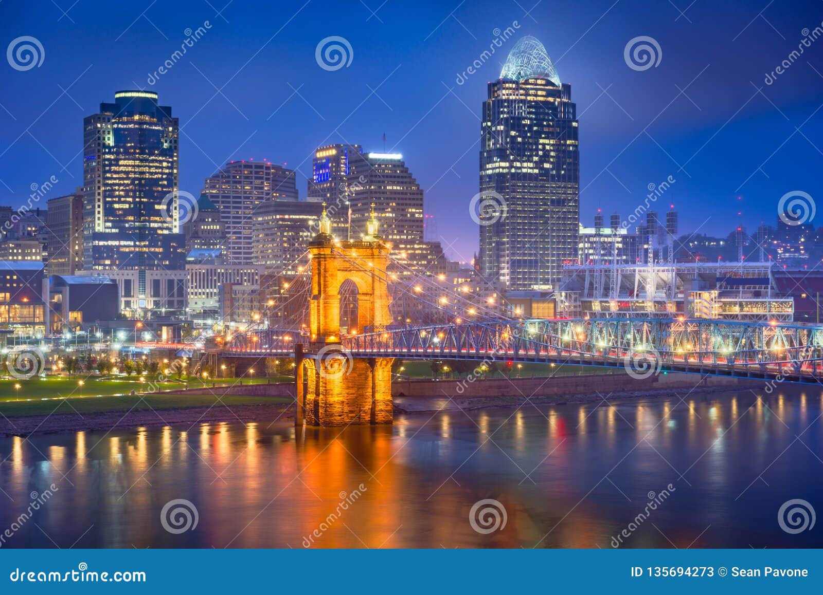 Cincinnati, Ohio, USA Skyline Stock Image - Image of evening, lights ...