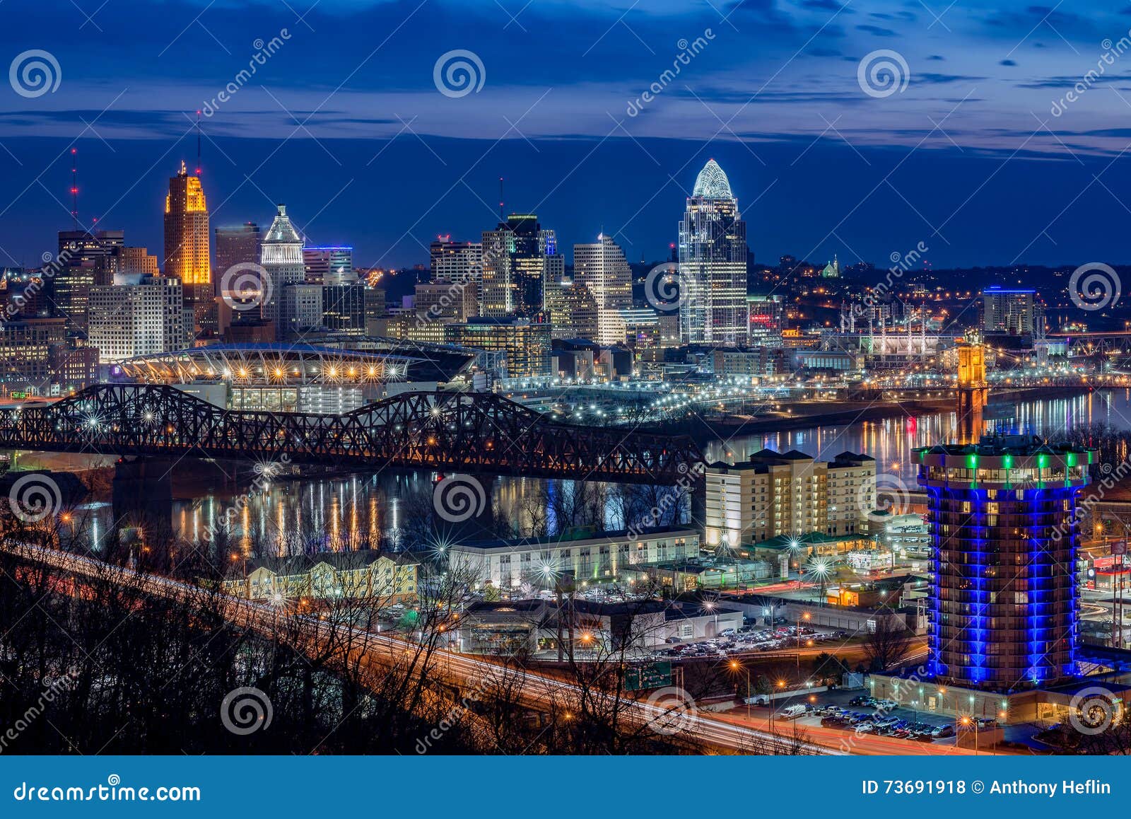 Cincinnati Skyline, Scenic, Twilight Editorial Stock Photo - Image of ...
