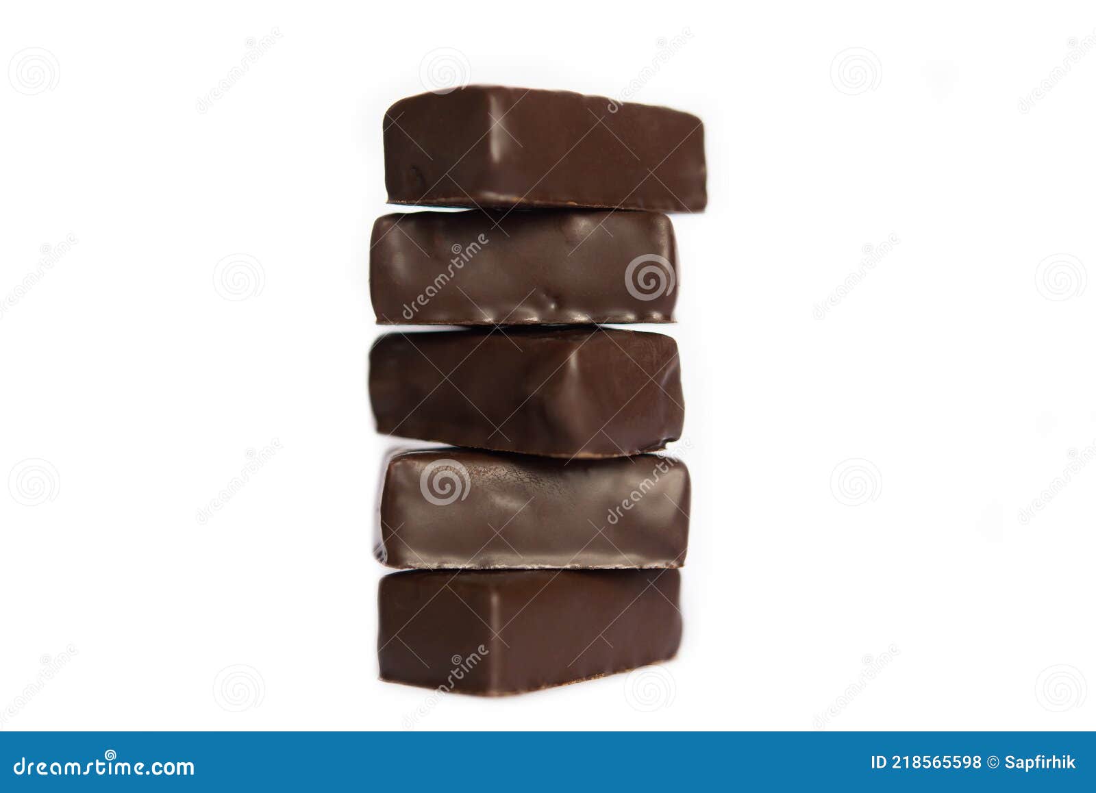 Cinco dulces de chocolate foto de archivo. Imagen de roto - 218565598
